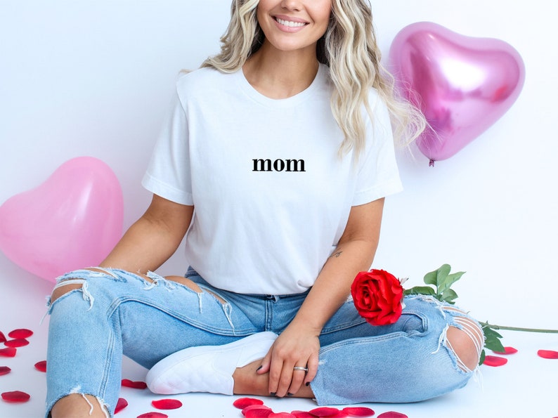 Tiny Hug Minimal Mom Shirt, Mama Sweatshirt, Mom Sweatshirt, Minimalist ...