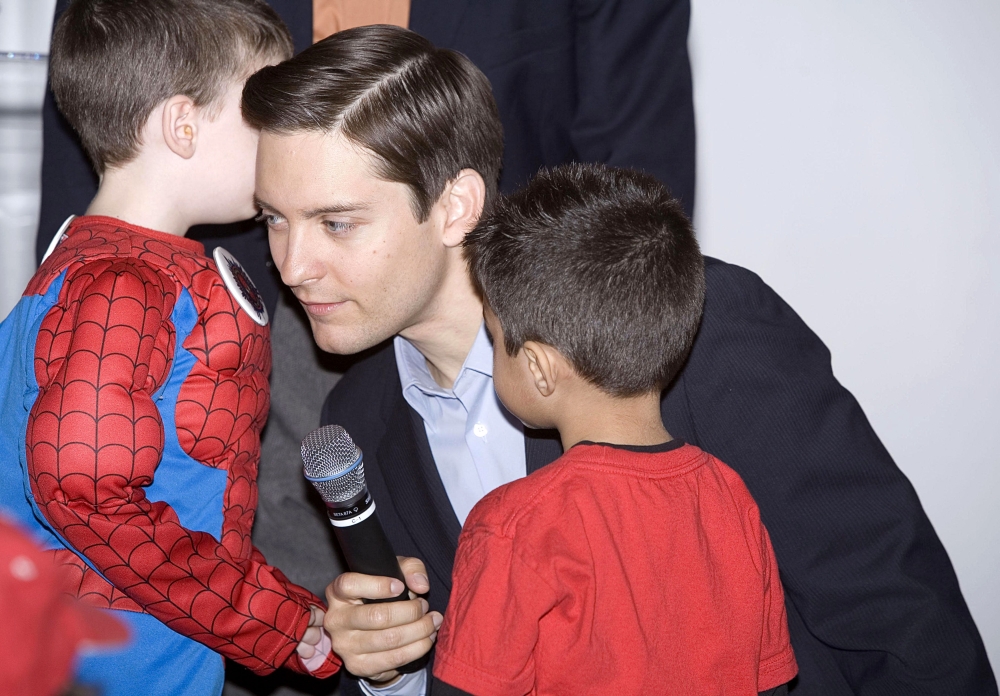 Tobey Maguire Inside For Kids Visit Tobey Maguire At Exhibit Of Live ...