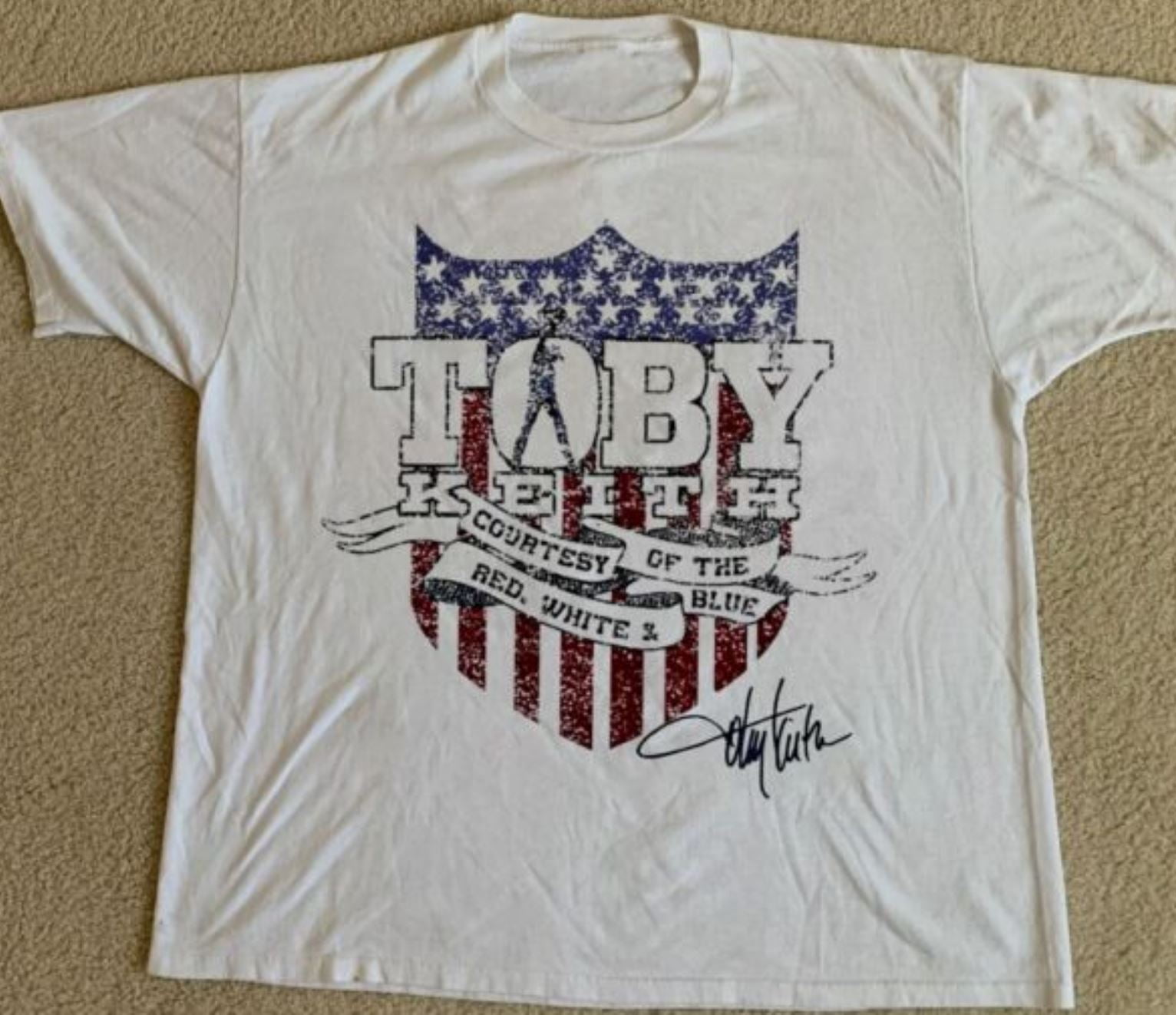 Toby Keith courtesy of the red white t-shirt - Walmart.com