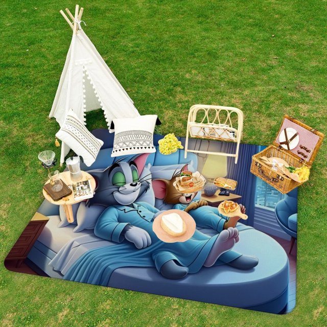 Tom and Jerry patterned picnic mat perfectly accompanies your every ...