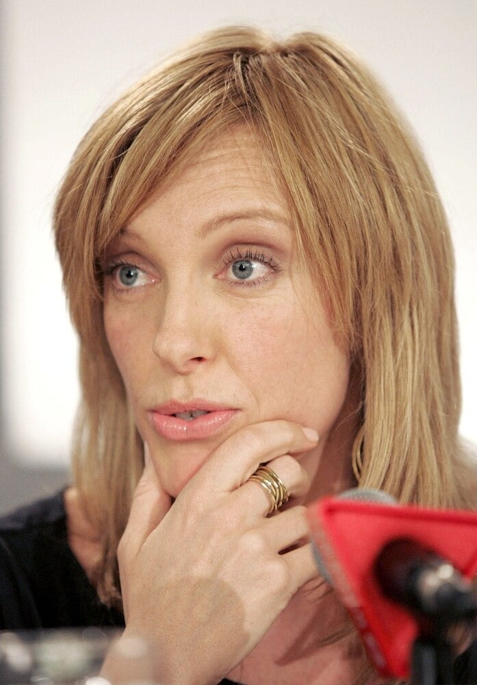 Toni Collette At The Press Conference For In Her Shoes Premiere At ...