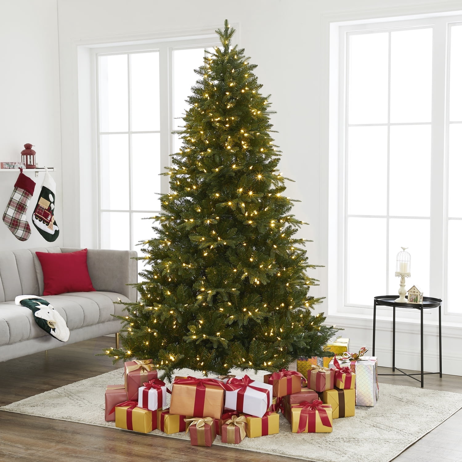 "Naomi Home 6.5ft Traditional Artificial Christmas Tree, Prelit with ...