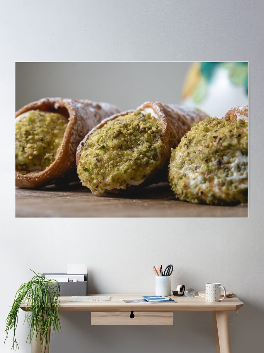 Traditional Sicilian Cannoli With Pistachio Â€“ Authentic Italian ...