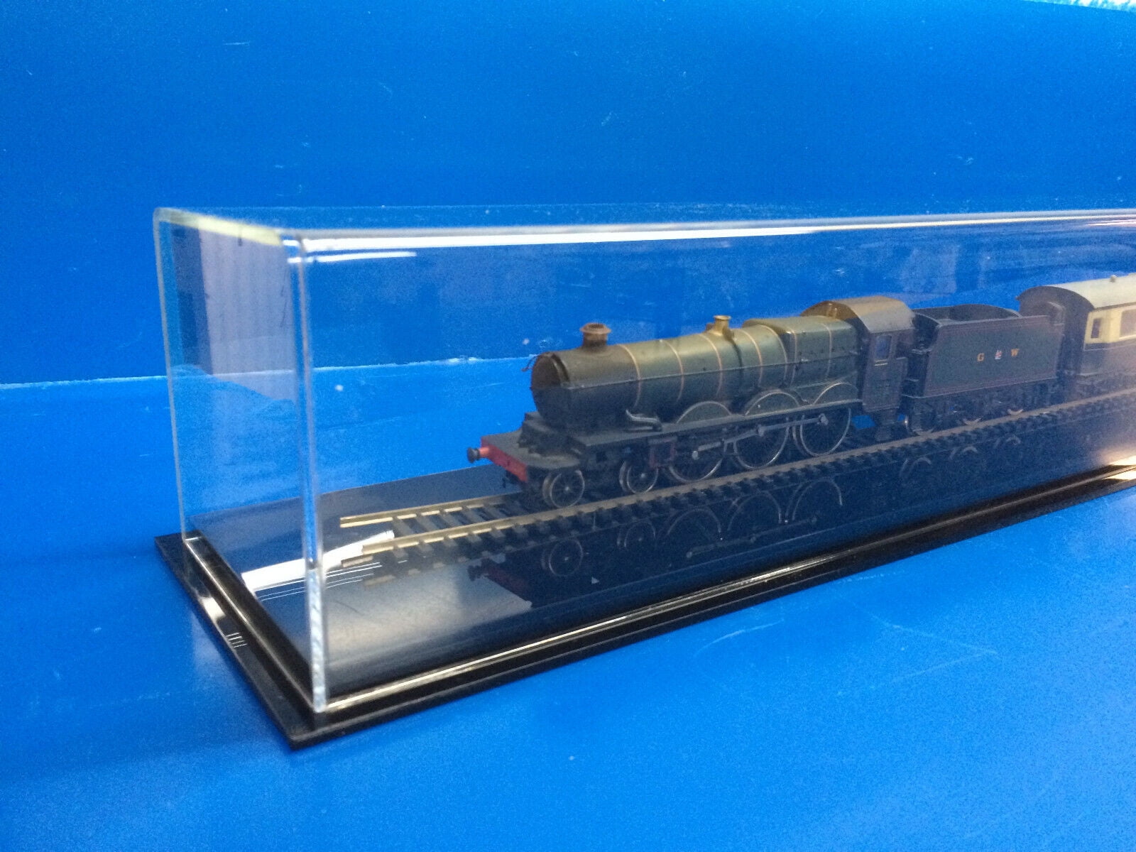 Train Display case HO scale 39" long with black acrylic base UV ...