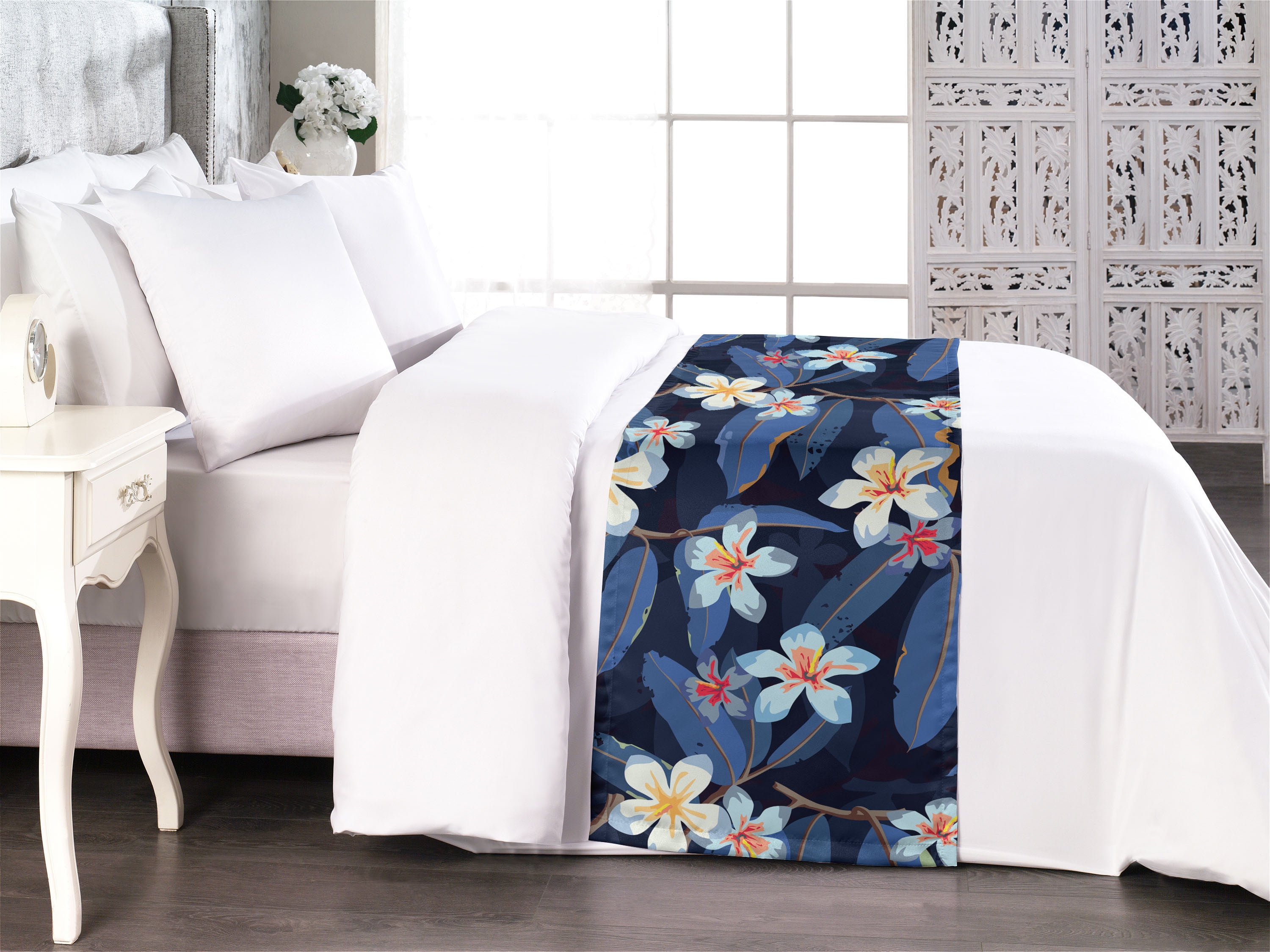 Tropical Bed Runner, Aloha Hawaii Feels Hibiscus Flowers with Pastel ...