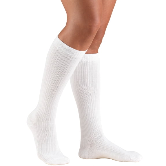 Truform Women's Socks Cushion Foot Active Casual Style: 15-20 mmHg S ...