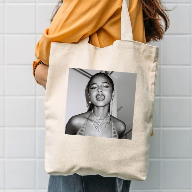 Tyla Photo T-Bag Tyla Fans Bag Tyla Laura Seethal Top Tyla Water ...