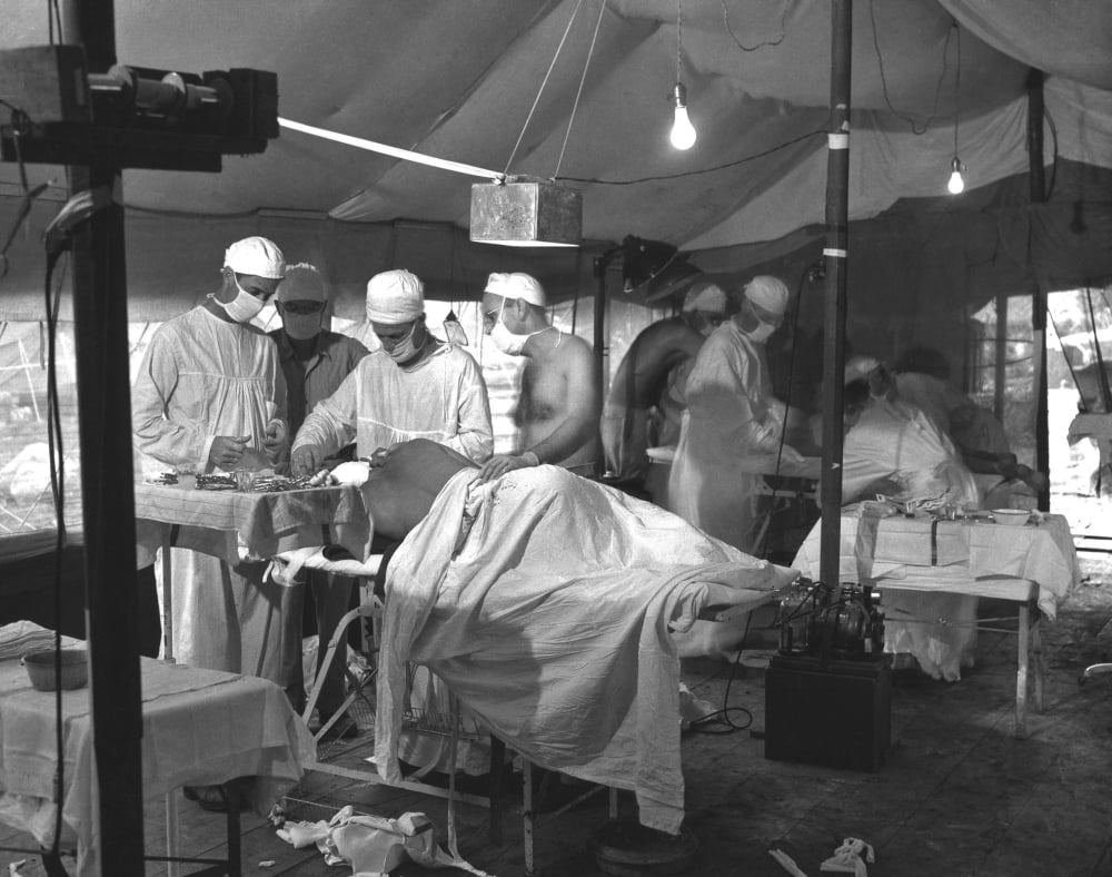 U.S. Navy Doctors And Corpsmen Operate On Two Wounded Marines On Cape ...