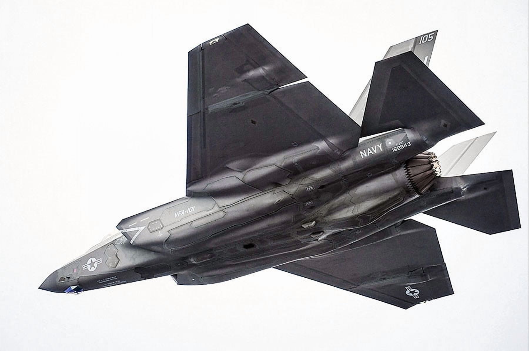 U.S. Navy F-35C Lightning II Fighter over Gulf of Mexico - 20x30 Inch ...