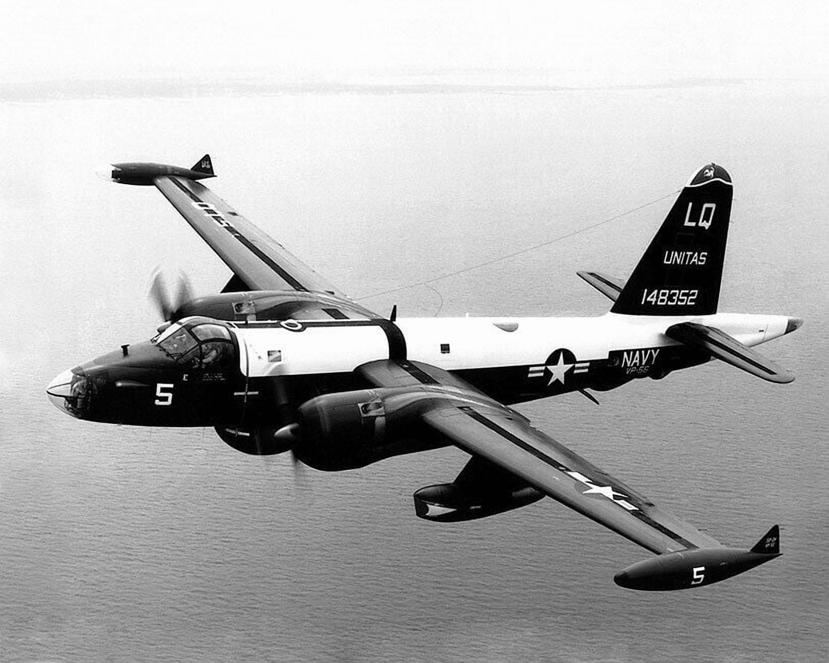 U.S. Navy Lockheed P-2 (P2V) Neptune in Flight Style - B - 24x36 Inch ...