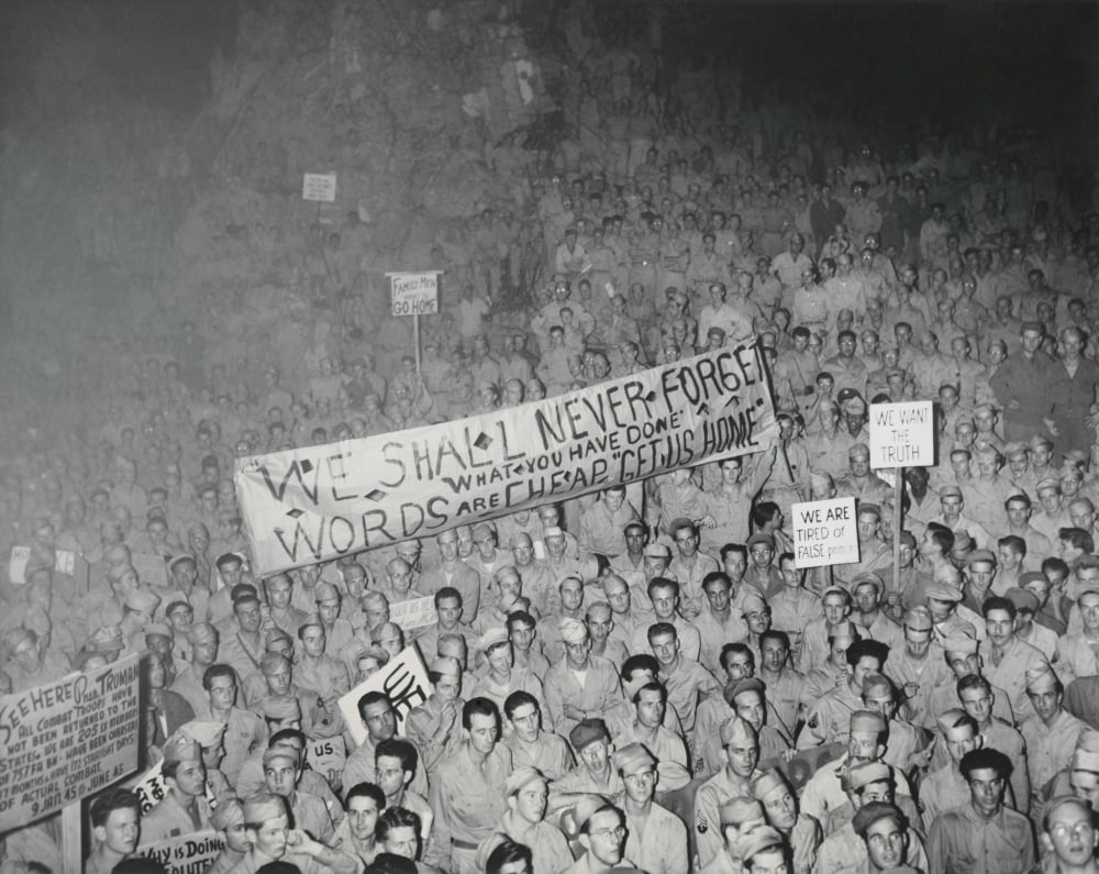 U.S. Soldiers Demonstrating At Manila'S City Hall For Their Post World ...
