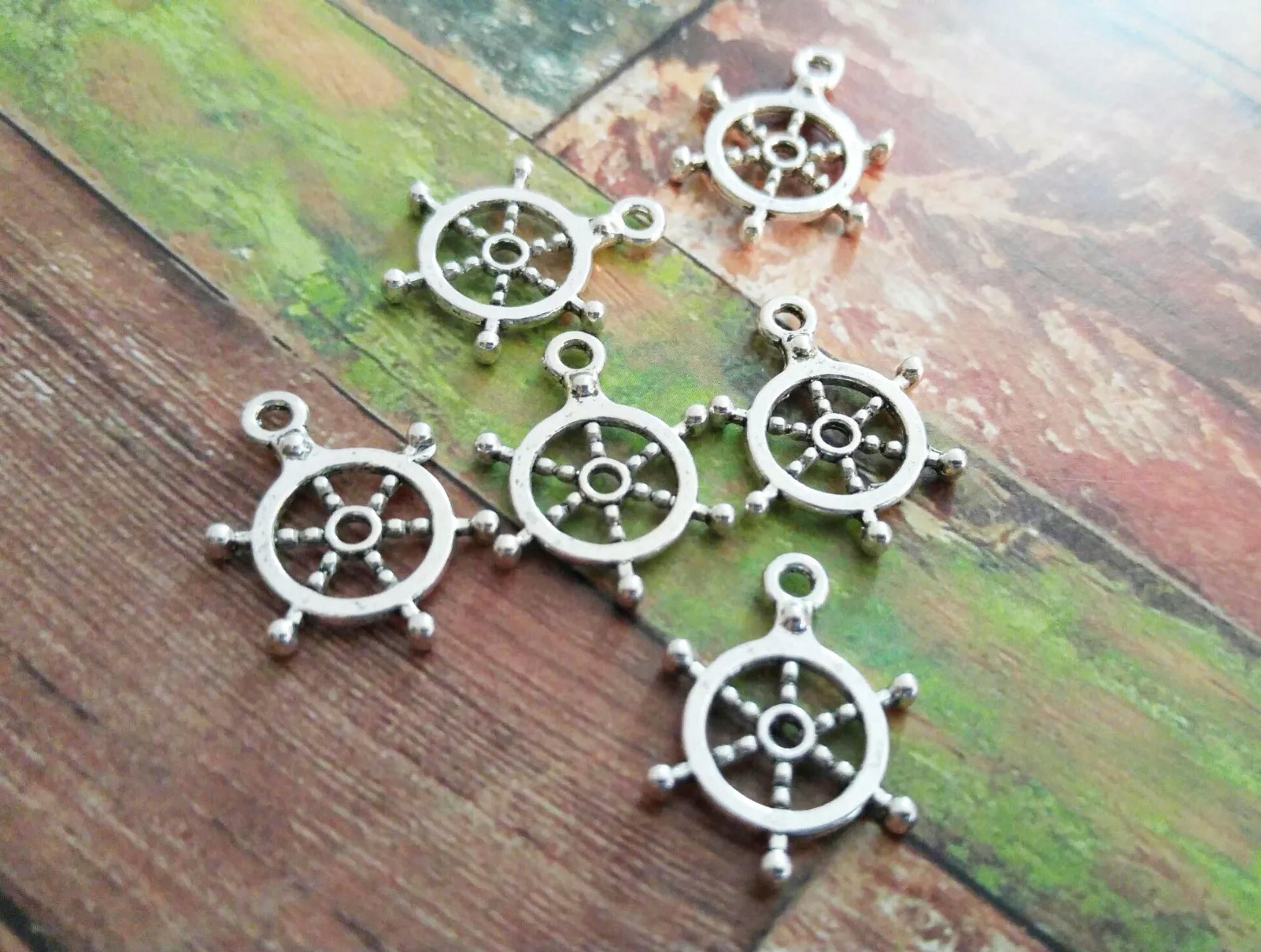 U8MO 10 Ship Wheel Charms Pendants Antiqued Silver Nautical Charms Ship ...