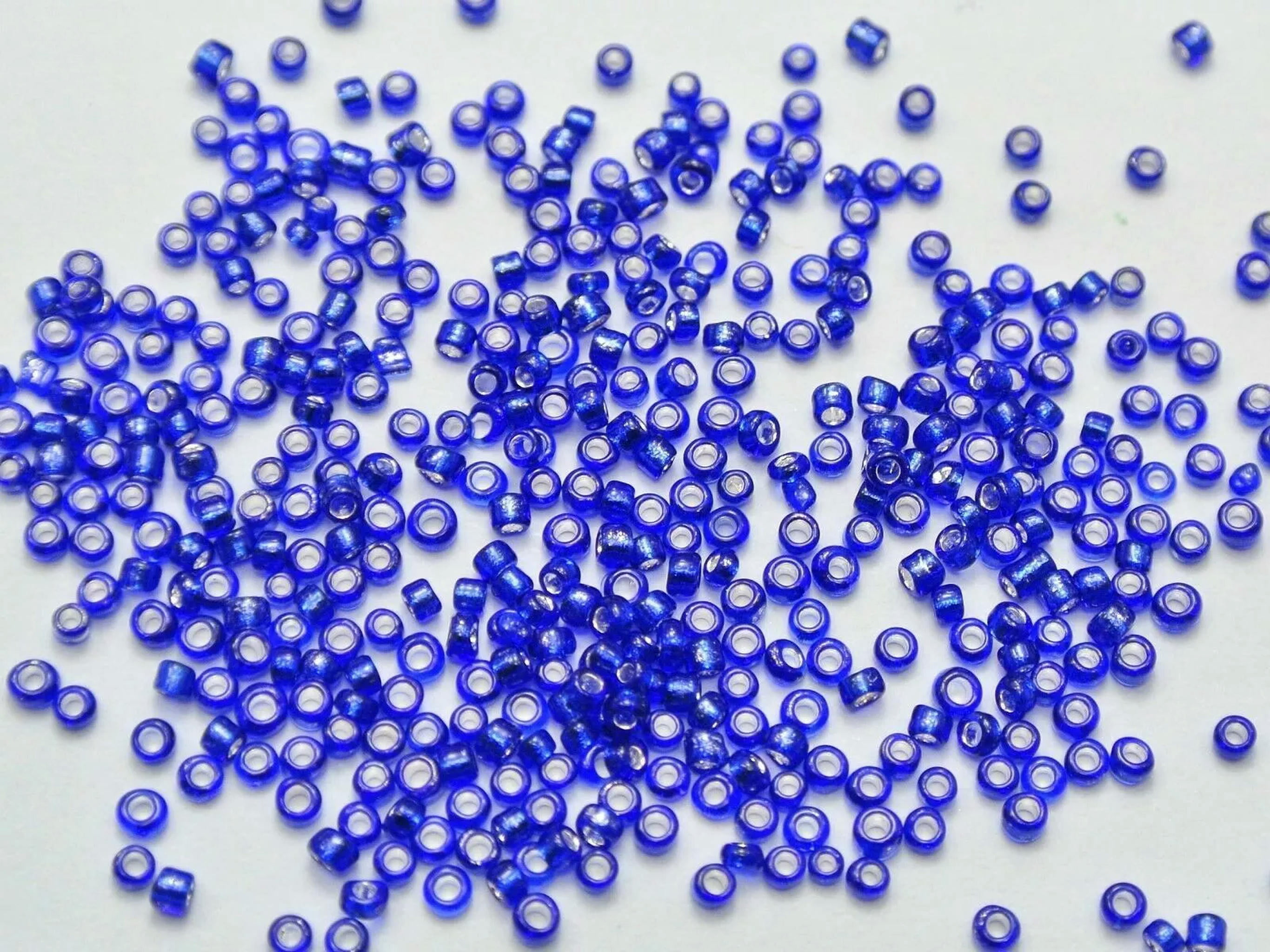 U8MO 10000 Glass Beads 1.5mm (12/0) silver lined Royal Blue + Storage ...