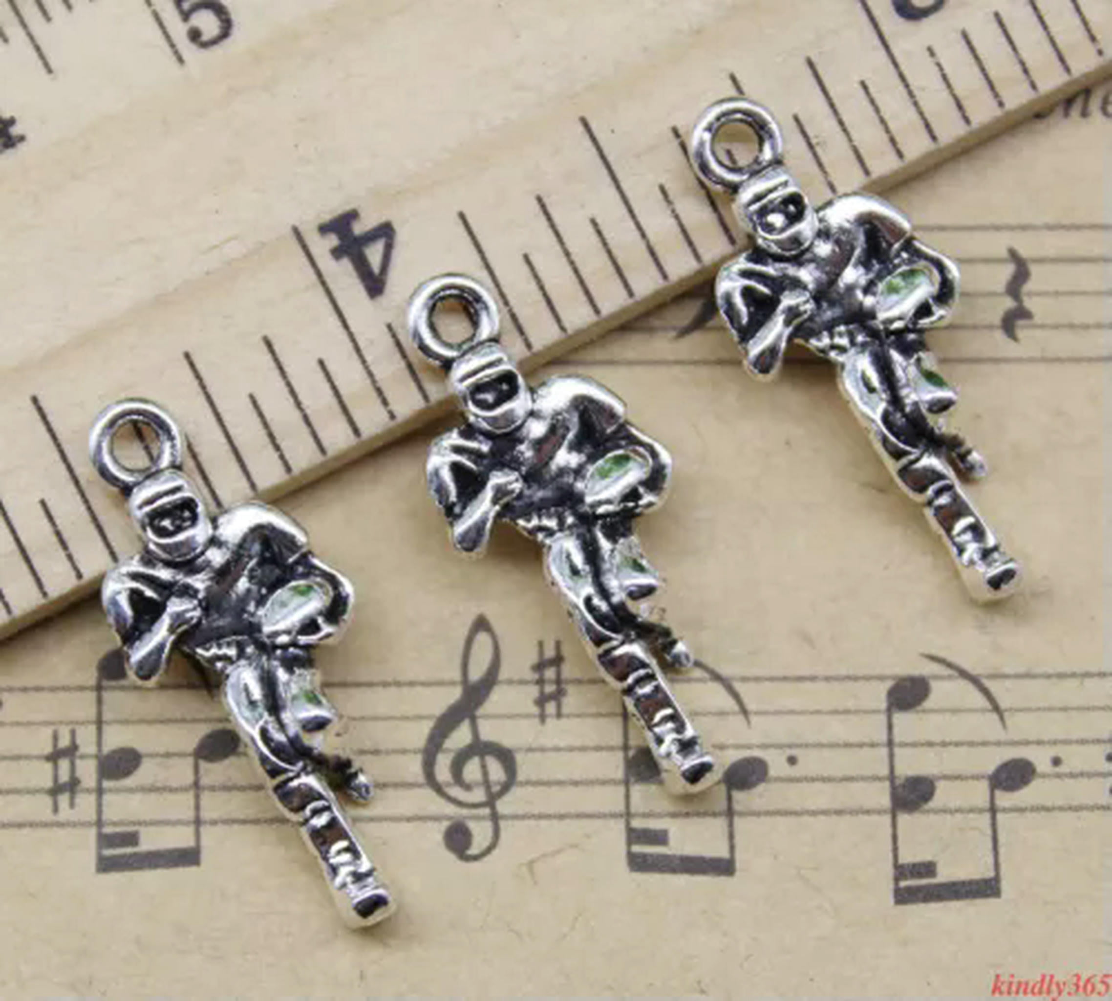 U8MO Wholesale retro style Football players alloy charm pendants DIY ...