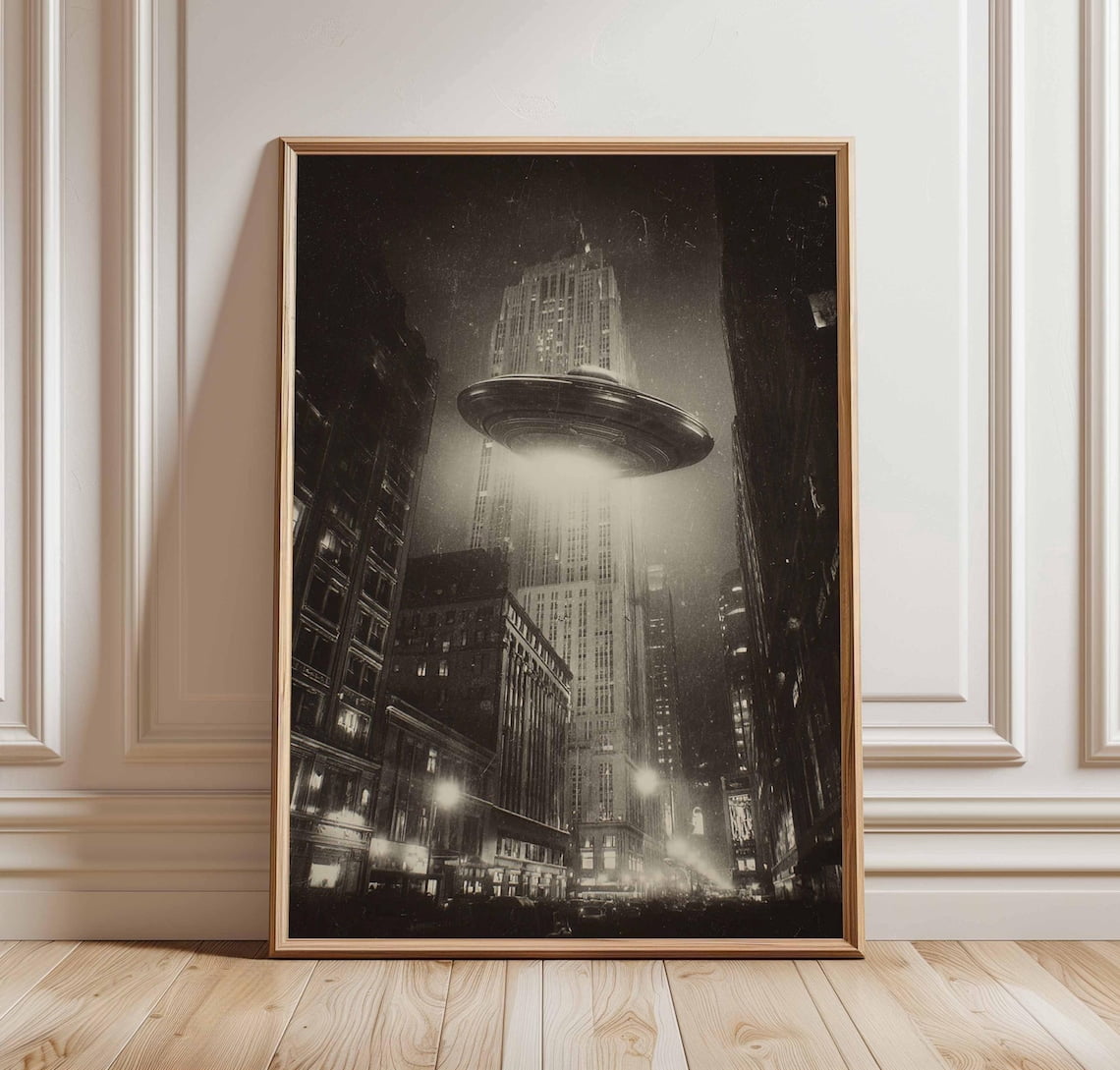 UFO Over Empire State Vintage Sci Fi New York Alien Invasion Decor ...