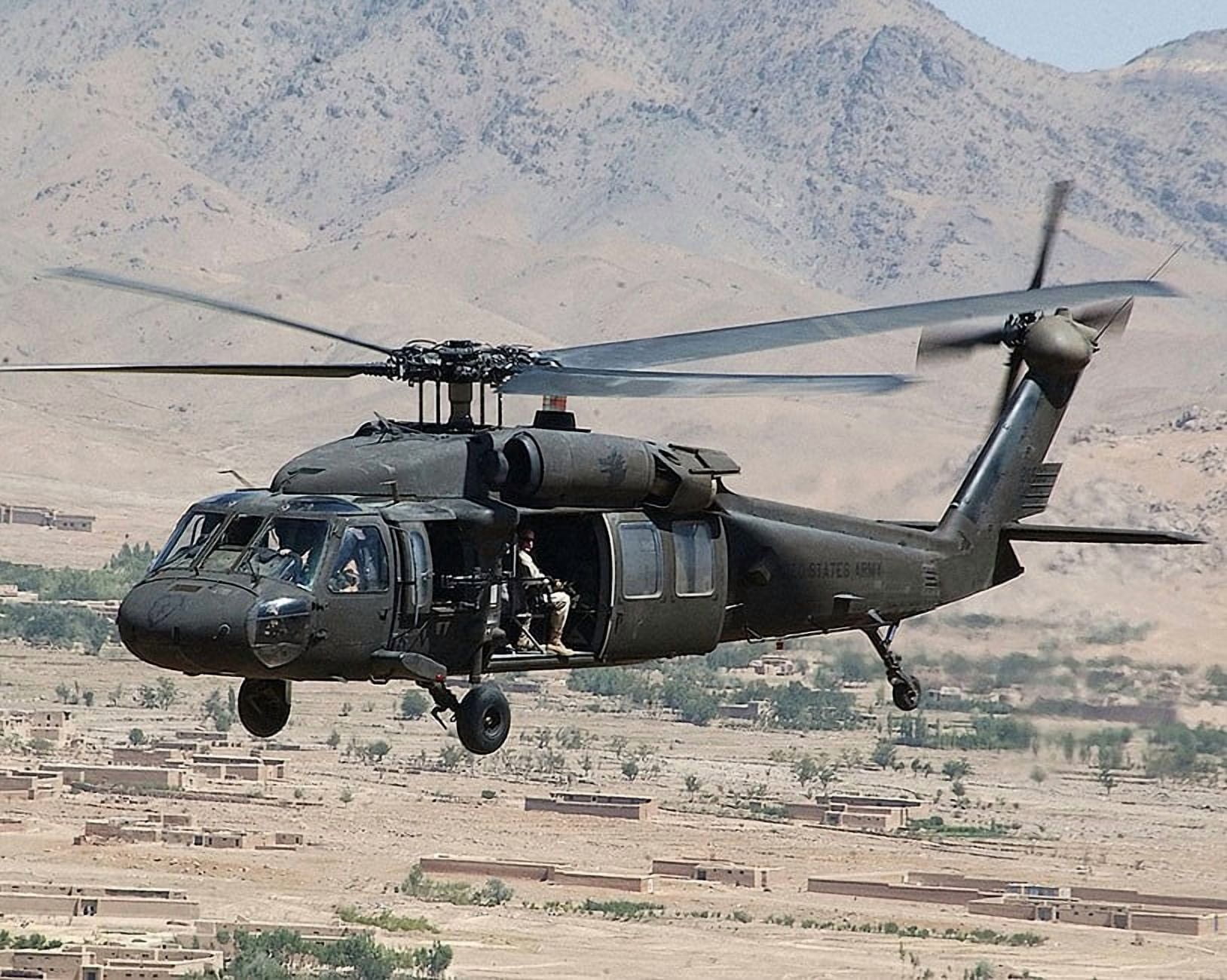 UH-60 Blackhawk Helicopter US Army - 24x36 Inch Glossy Laminated ...