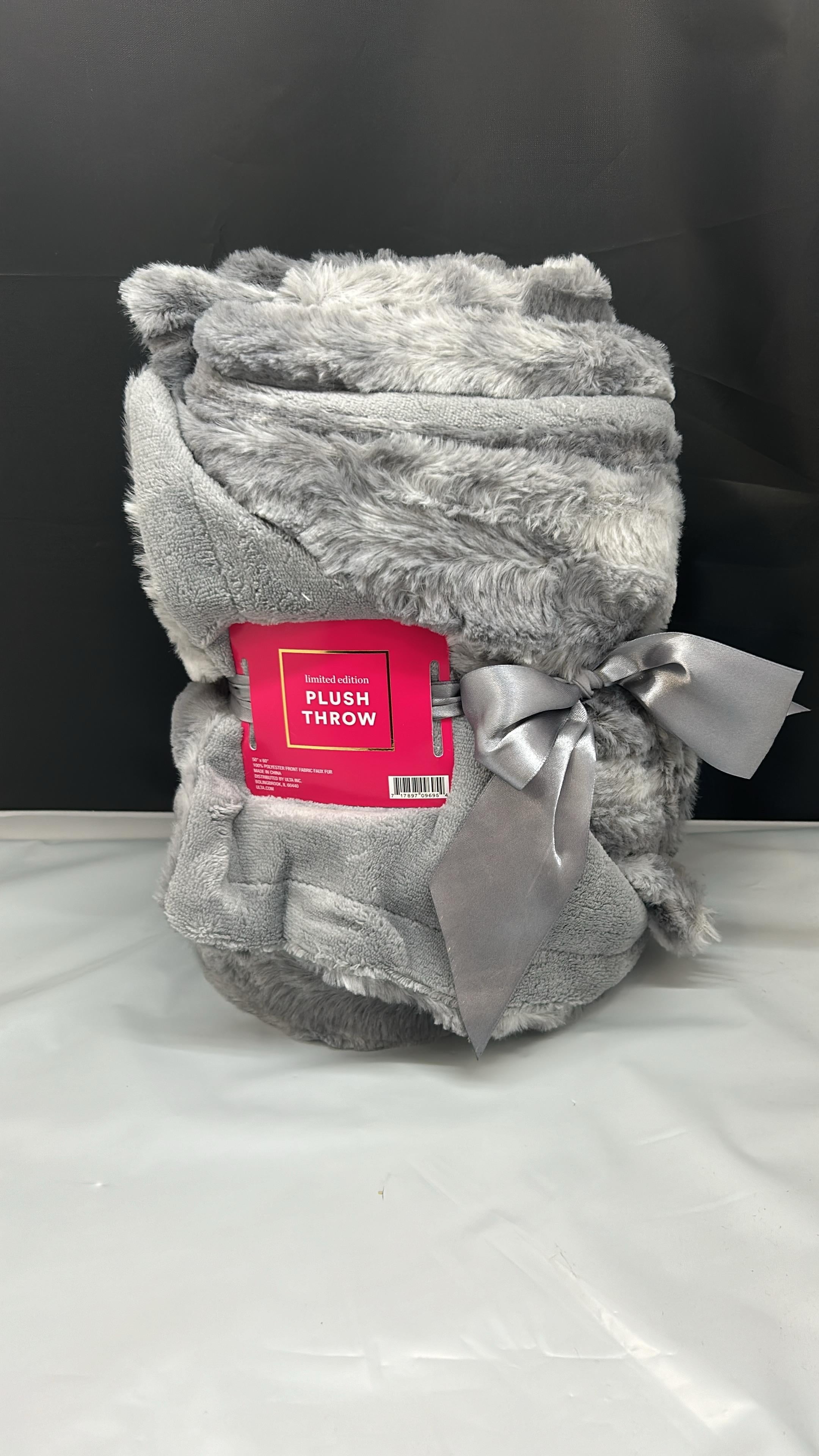 ULTA BEAUTY Grey Ultra Soft Plush Throw Cozy Blanket Faux Fur 50"X60 ...