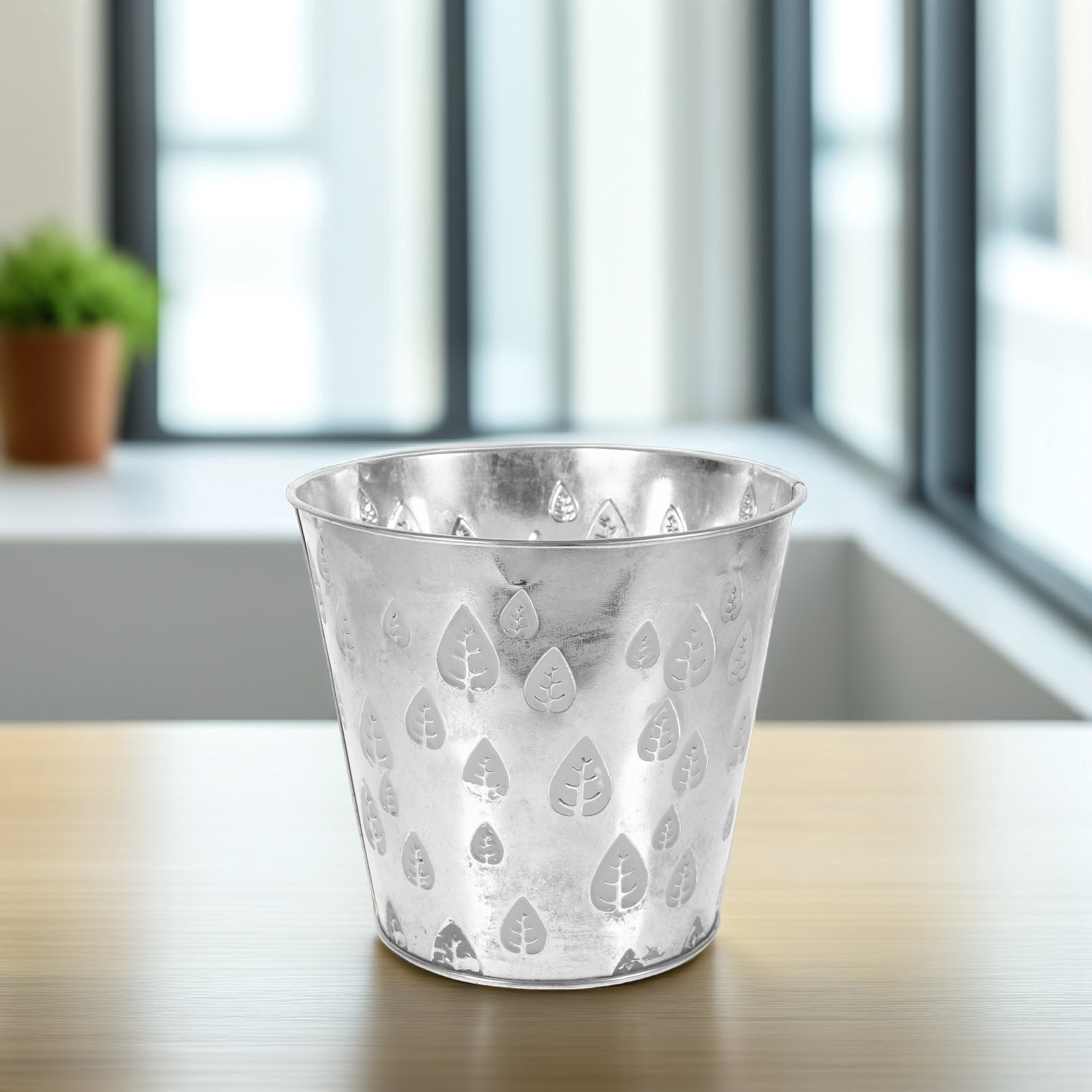 UPGRATOR Grey Iron Circular Flower Bucket for Indoor Decoration and ...