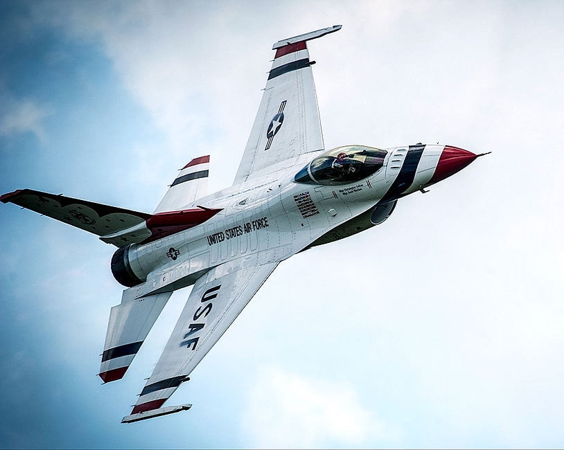 US Air Force Thunderbird Performs Sneak Pass Style - A - 24x36 Inch ...