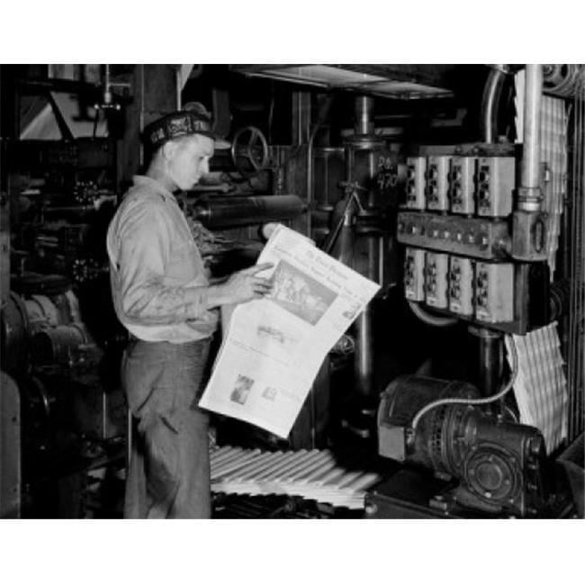USA New Orleans Foreman Checks Paper Just Off Press Press Room in Times ...
