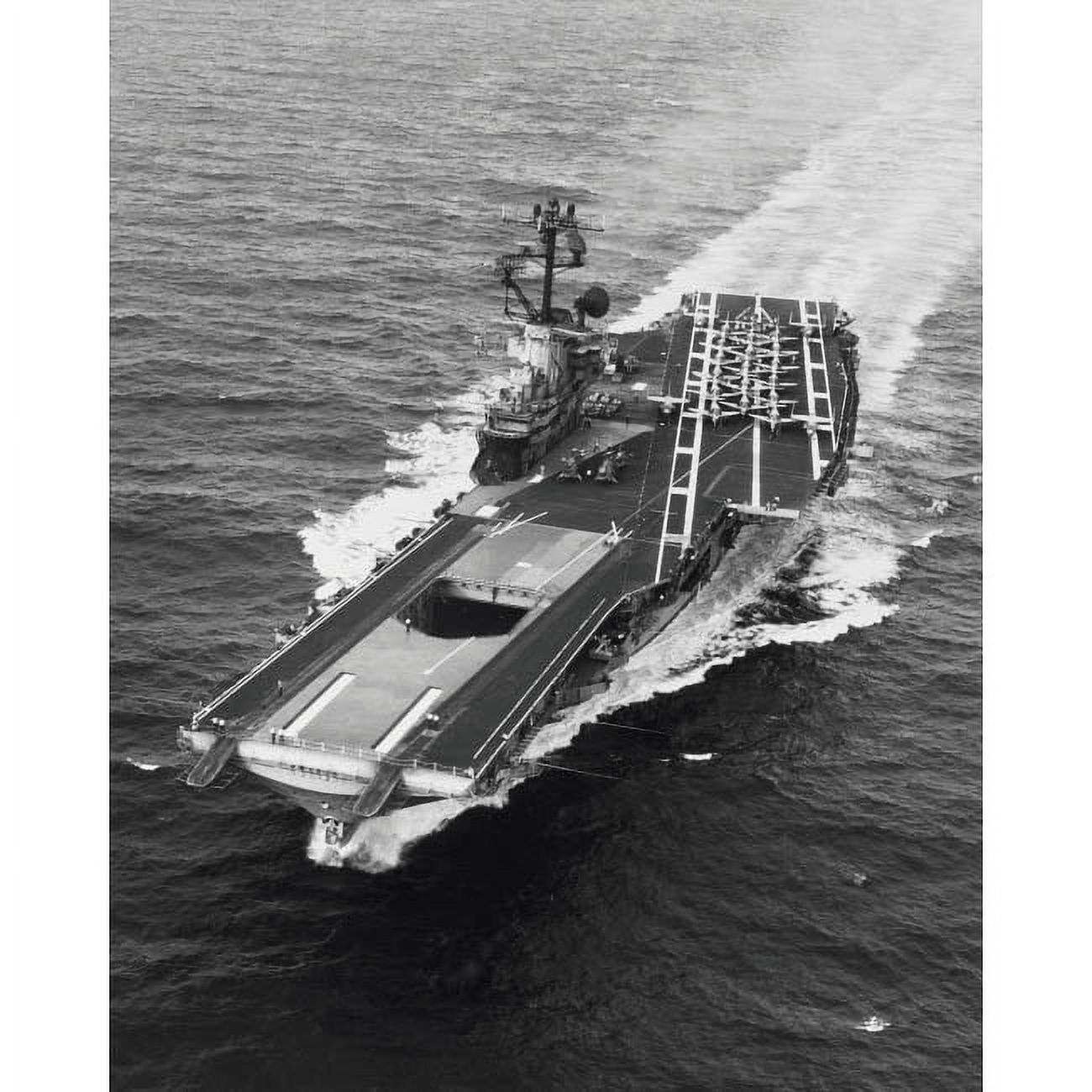 USS Intrepid underway in the South China Sea as a special attack ...