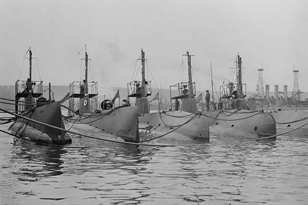 USS submarines participating in the 1911 naval review in New York city ...