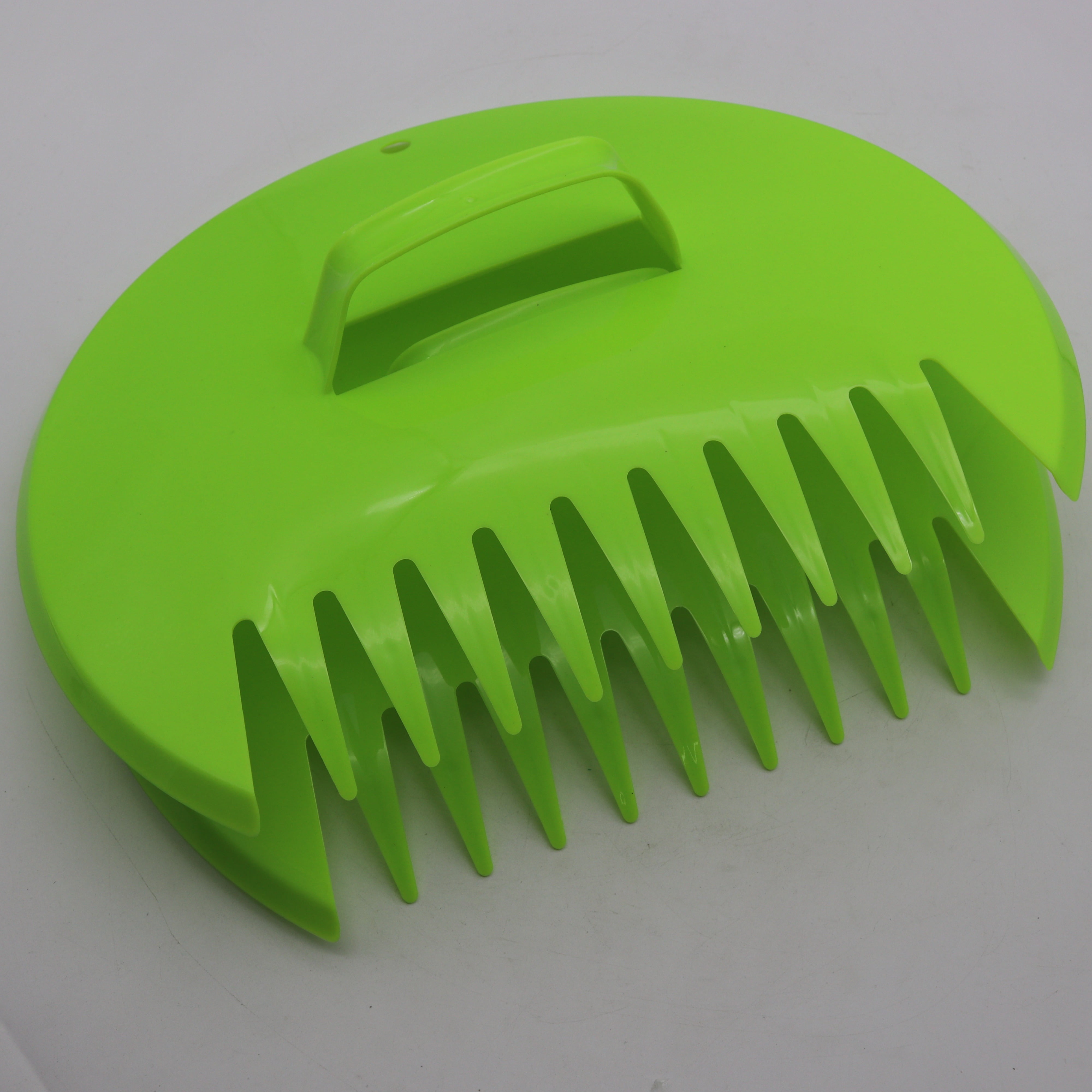 UUUQU Plastic Leaf Scoop Hand Rakes - Garden Tool for Collecting Leaves ...