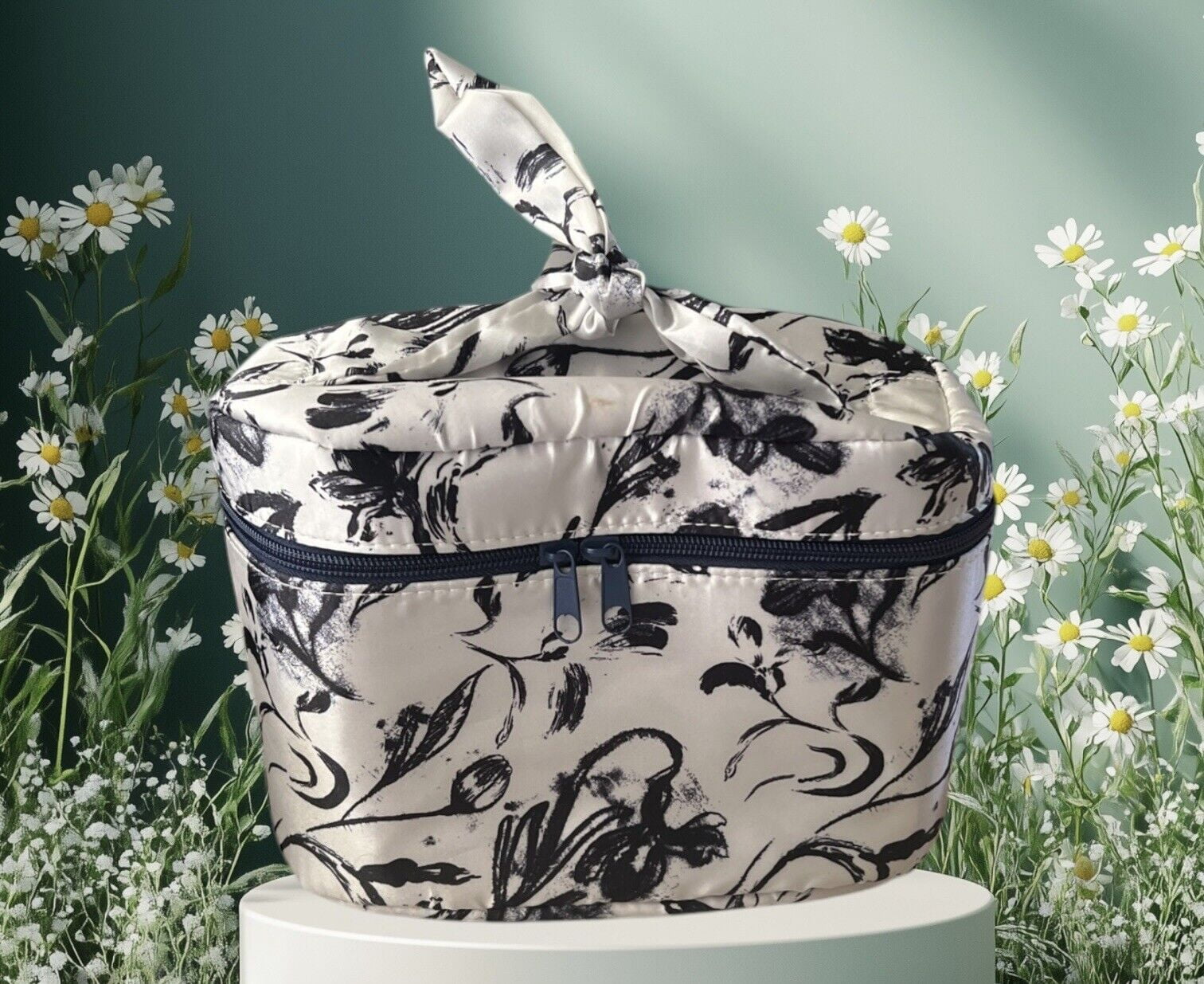 Ulta Beauty White Navy With Bow Train Case Zipper Cosmetic Makeup Bag ...