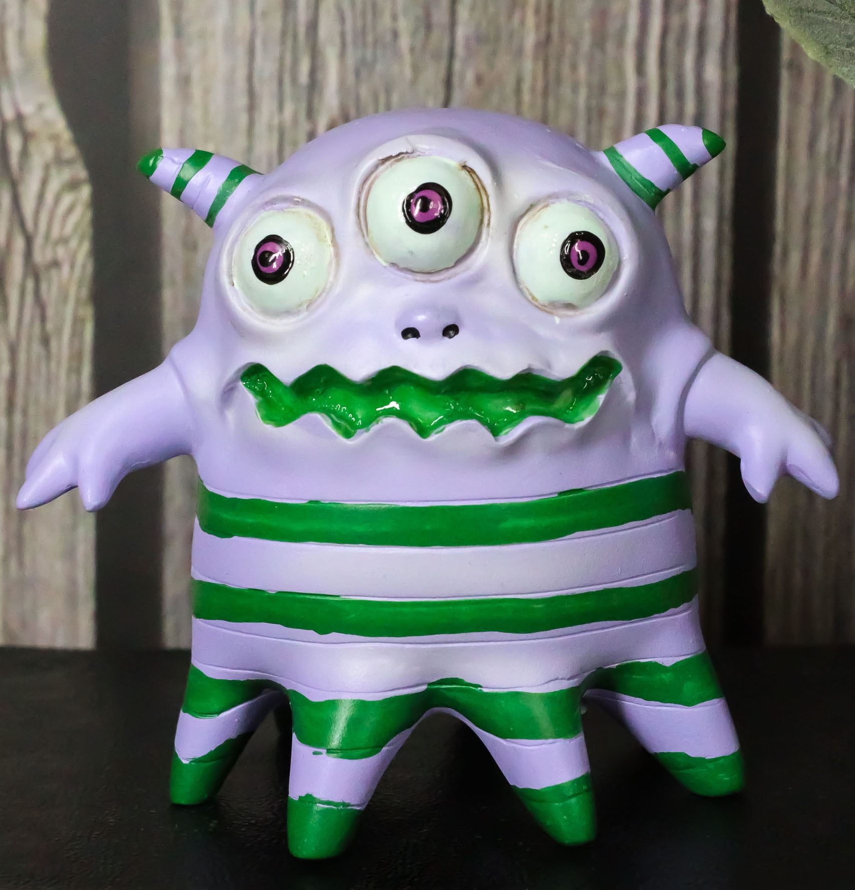 Underbedz Galabah The Hypnotizing Green Striped Pajamas Monster ...