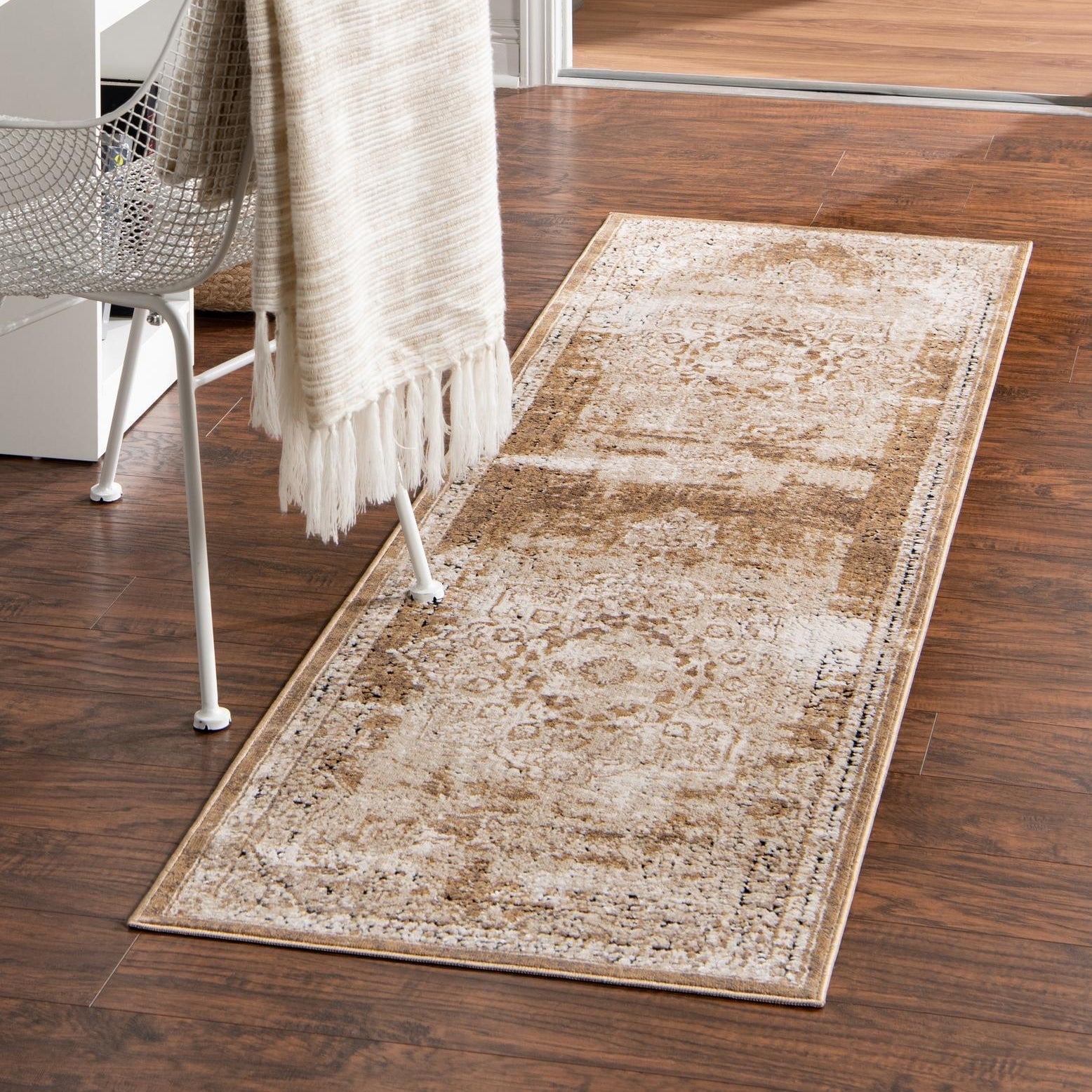 Unique Loom Chateau Collection Area Rug - Roosevelt (2' x 6' 9" Runner ...