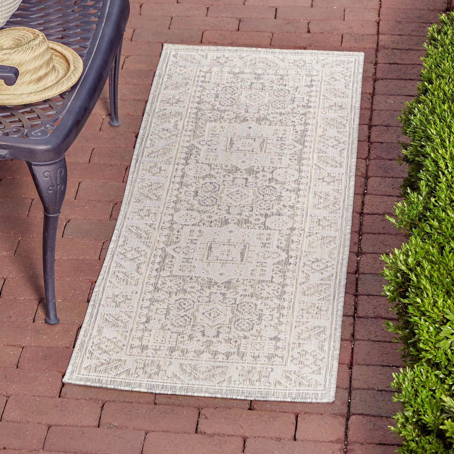 Unique Loom Outdoor Aztec Collection Area Rug - Chalca (2' x 7' 10" Runner Light Gray/Ivory ...