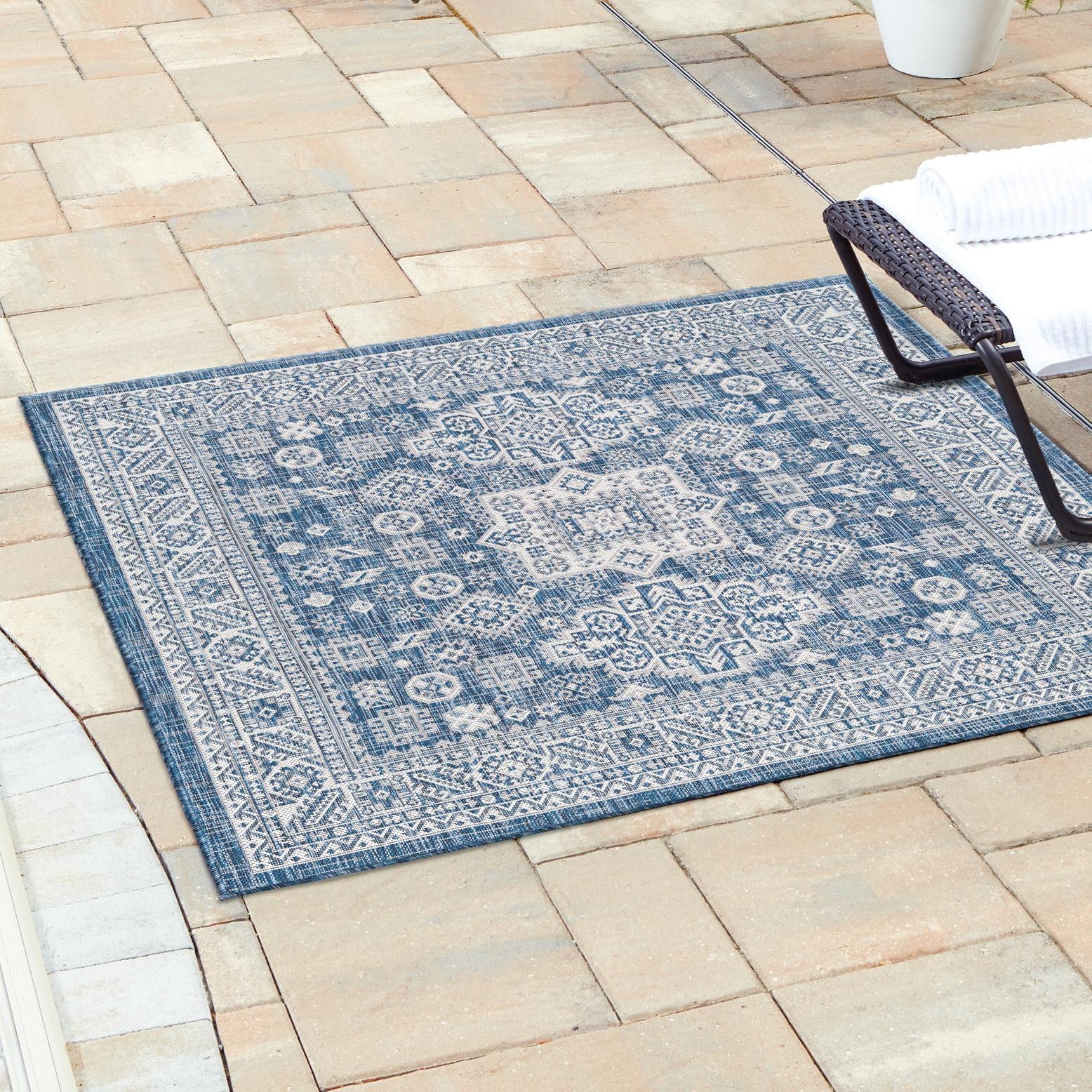 Unique Loom Outdoor Aztec Collection Area Rug - Chalca (5' 3" Square Blue/Ivory) - Walmart.com