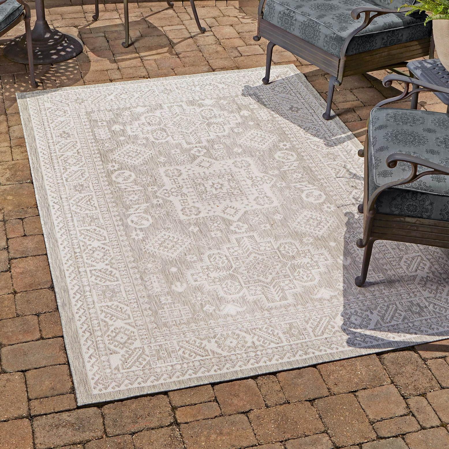 Unique Loom Outdoor Aztec Collection Area Rug - Chalca (7' 10" x 11' Rectangle Light Gray/Ivory ...