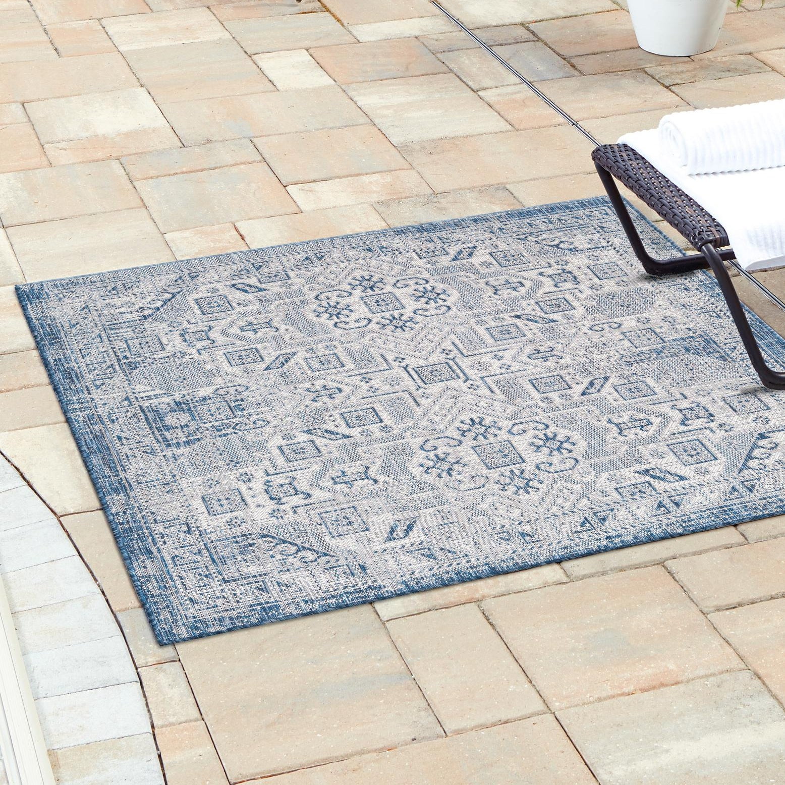 Unique Loom Outdoor Aztec Collection Area Rug - Coba (5' 3" Square Blue ...