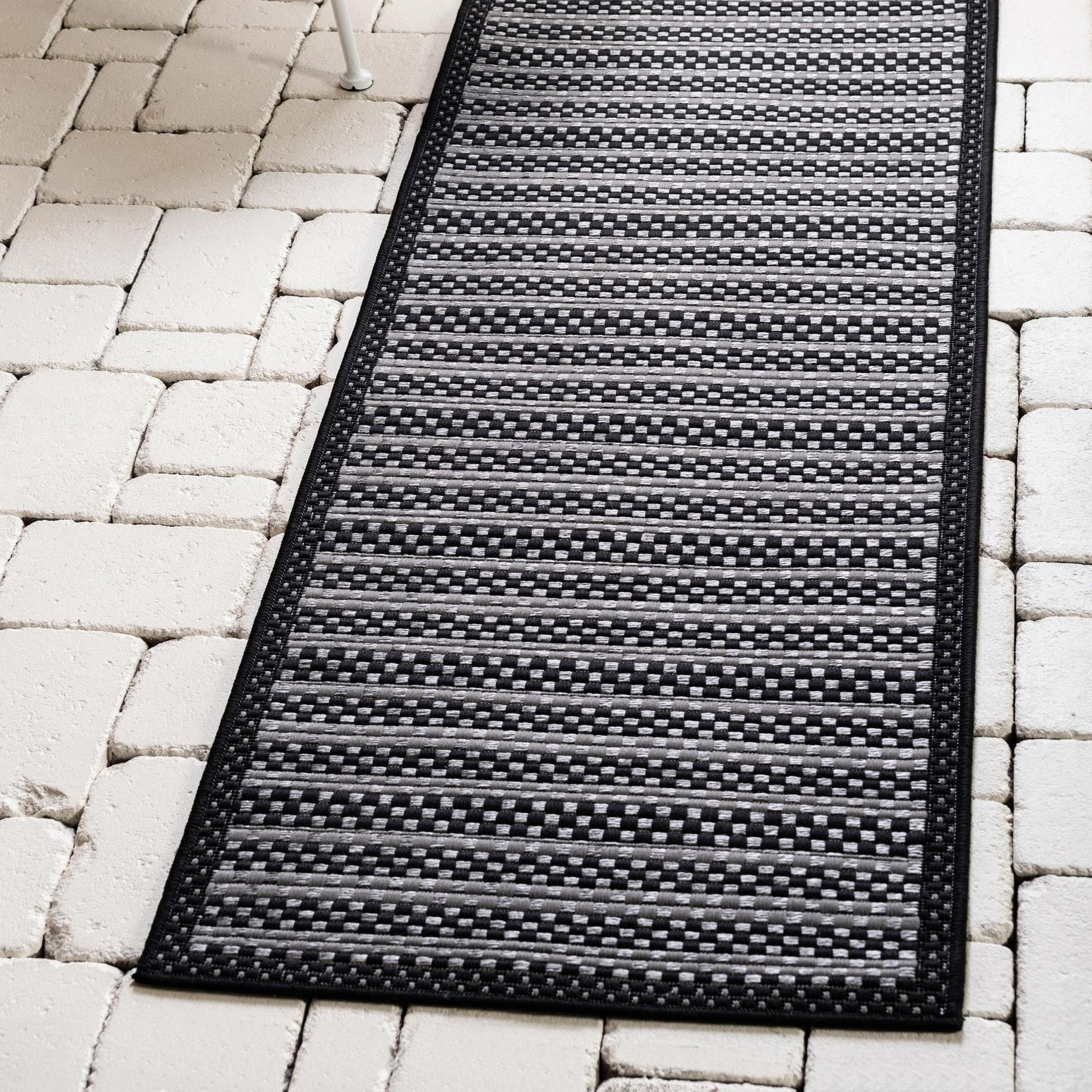 Unique Loom Outdoor Border Collection Area Rug - Checkered (2' 2" x 6 ...