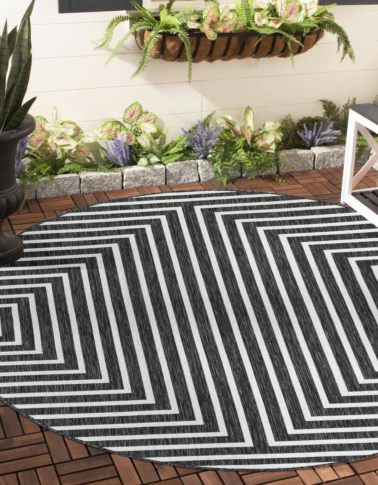 Unique Loom Outdoor Modern Collection Area Rug - Achromatic (4' 1 ...