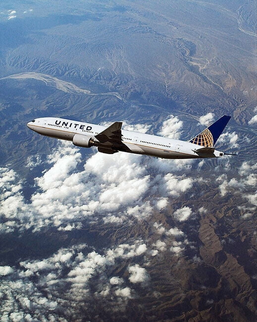 United Airlines Boeing 777-200 in Flight - 24x36 Inch Glossy Laminated ...