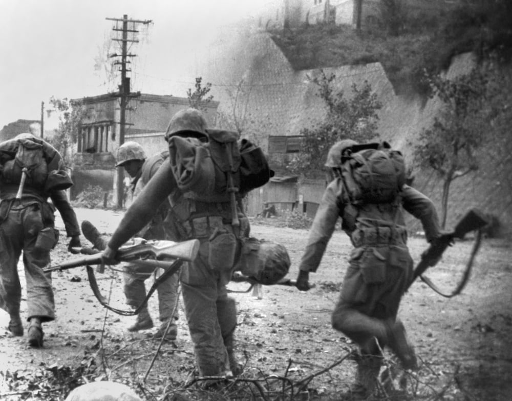 United Nations Forces Carry A Soldier Wounded In The Street Fighting To ...