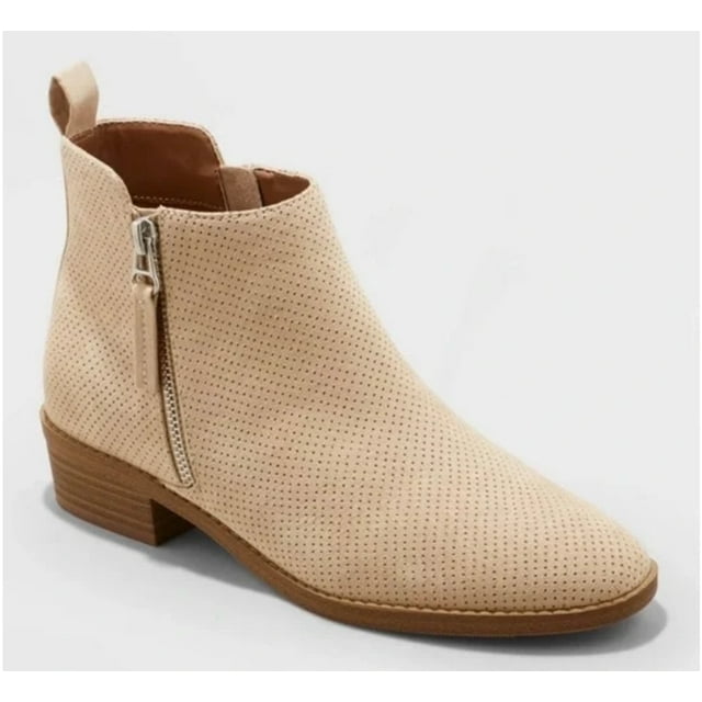 Universal Thread Women's Marlis Low Heel Ankle Boots With Memory Foam ...