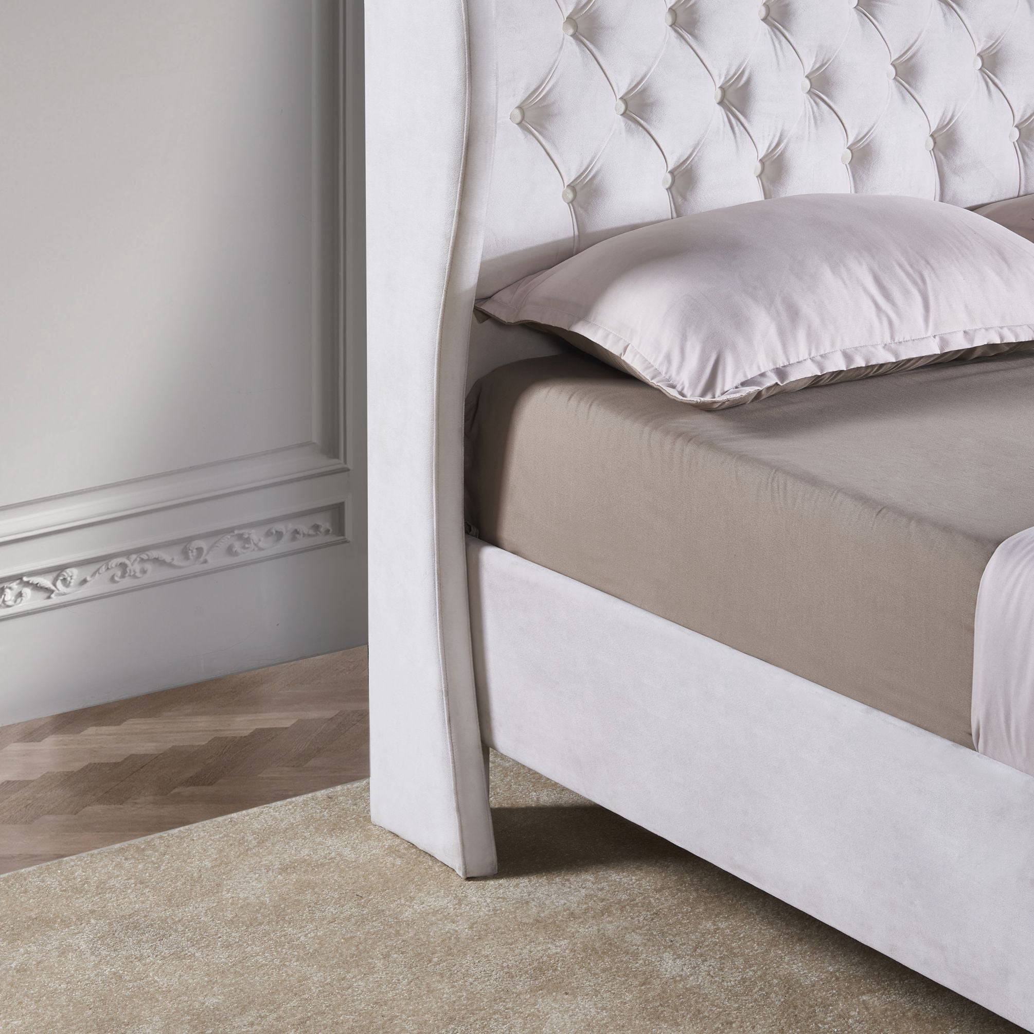 Upholstered wingback velvet fabric Chesterfield bed/button tufted ...