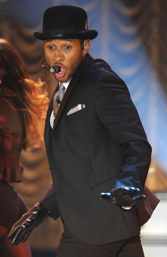 Usher On Stage For Good Morning America Gma Concert With Usher, Nokia ...