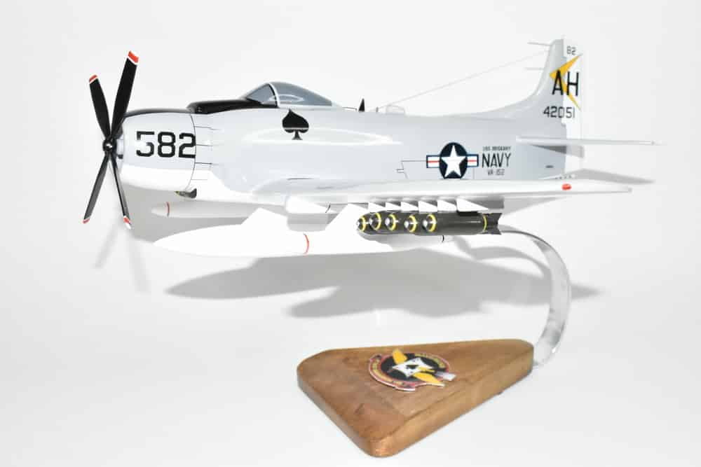 VA-152 Mavericks A-1H Skyraider Model, AD6 Navy, 1/33 Scale Model ...