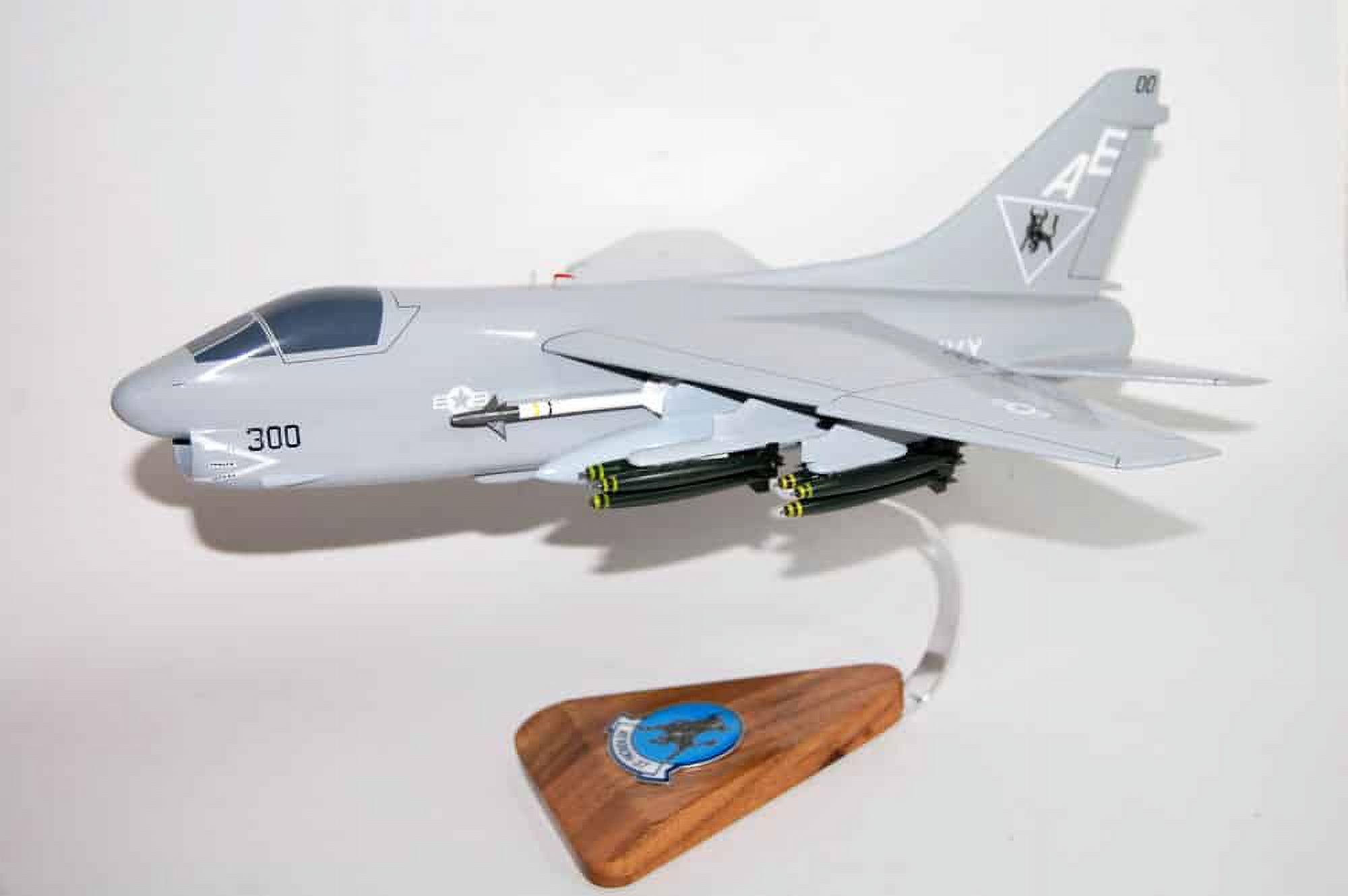 VA-37 Ragin' Bulls (1989) A-7e Corsair II Model, LTV, 1/31 Mahogany ...
