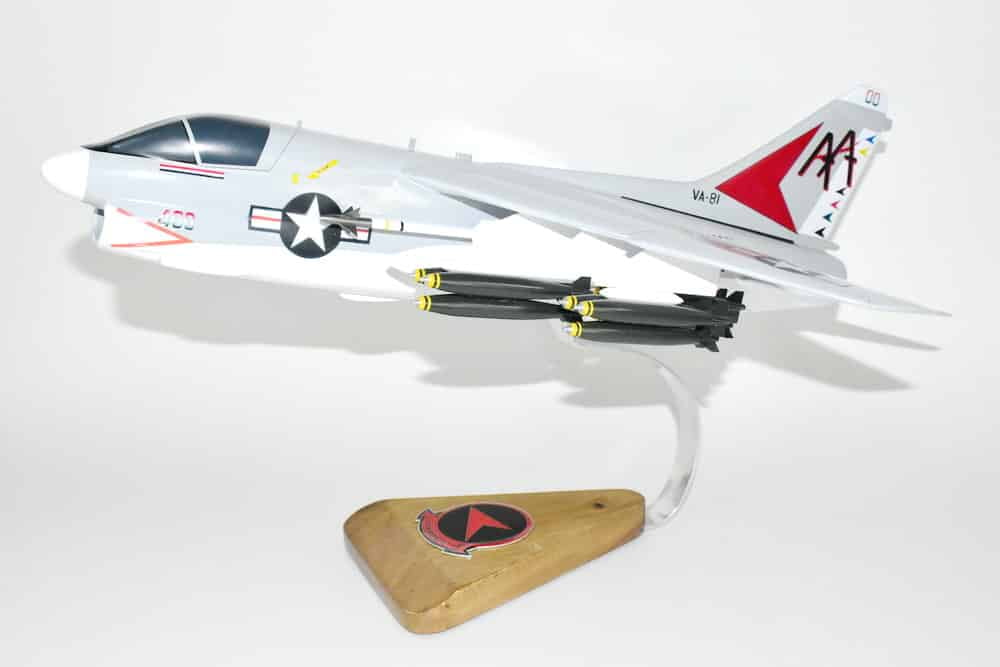 VA-81 Sunliners 1971 USS Forrestal A-7E Corsair II Model, LTV, 1/31 ...