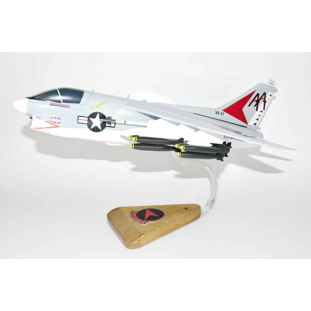 VA-81 Sunliners 1971 USS Forrestal A-7E Corsair II Model, LTV, 1/31 ...