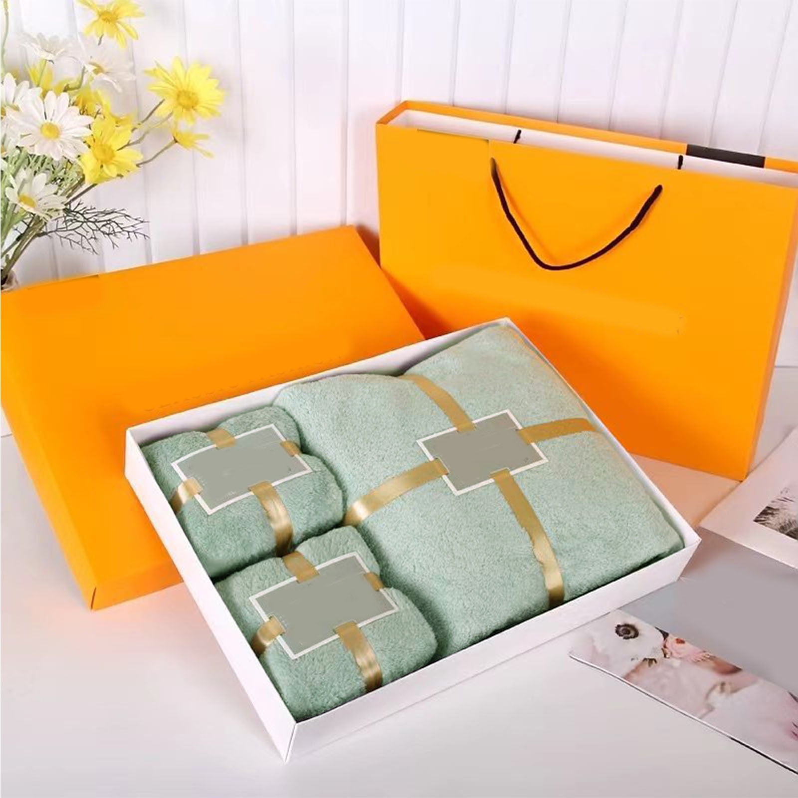 VBXAOE Deluxe Three Piece Towel Gift Set with Soft Fleece for Bathroom ...