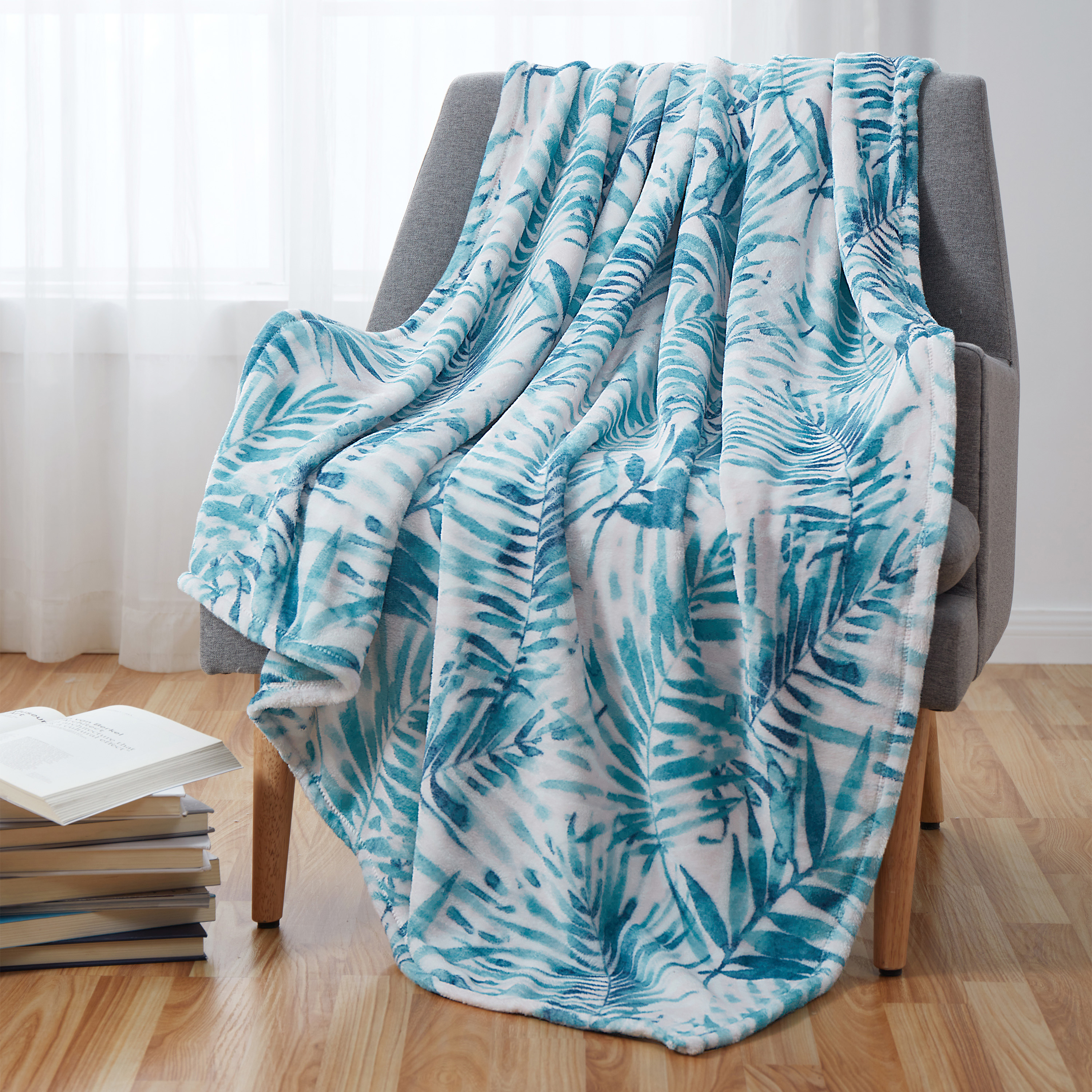 VCNY Home Keanu Tropical Multicolor Leaf Plush Throw, 50" x 70 ...