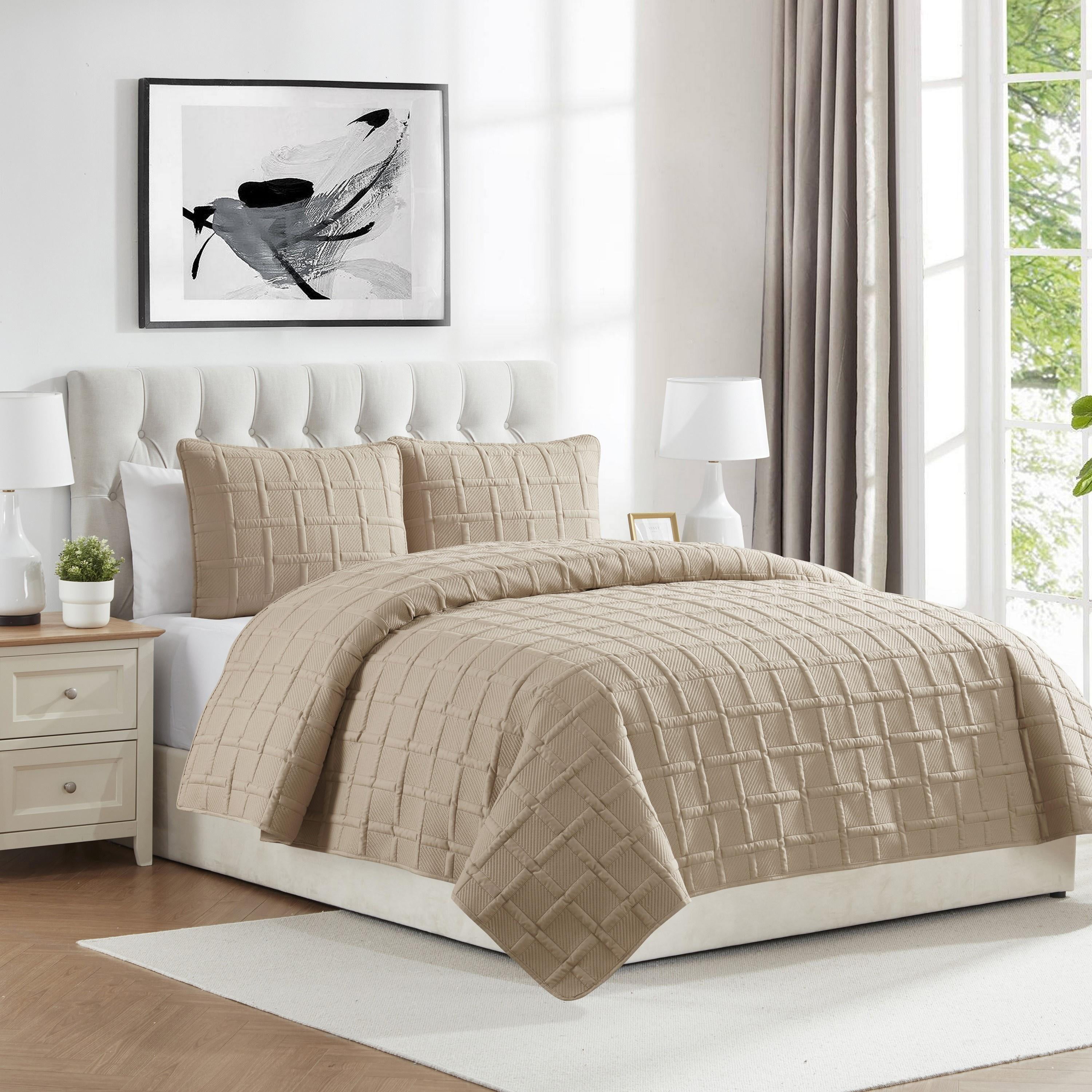 VCNY Home Square 3-Piece Taupe Textured Grid Pinsonic Quilt Set, Full ...