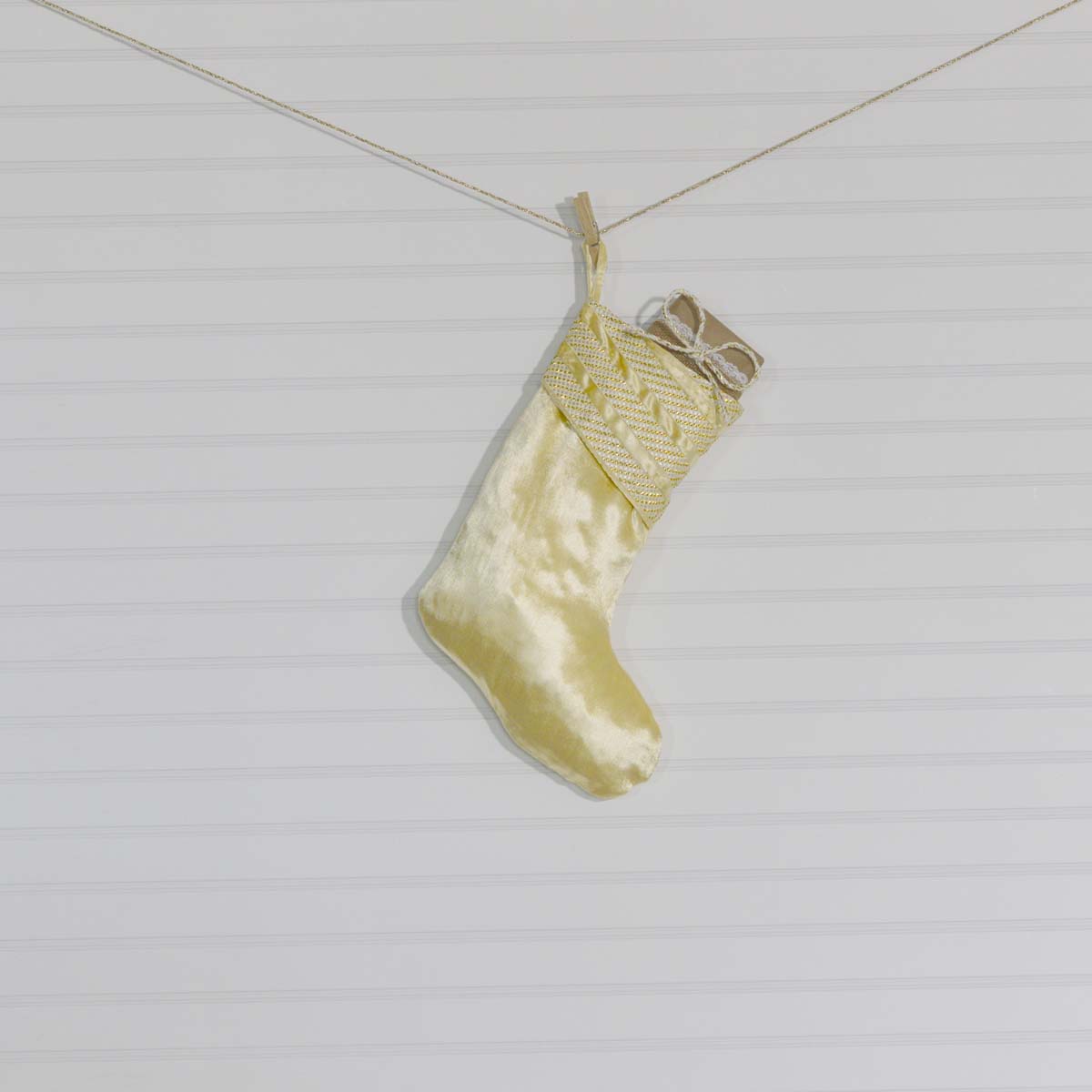 VHC Brands Modern Velvet Viscose Glam Christmas Decor Fabric Loop ...