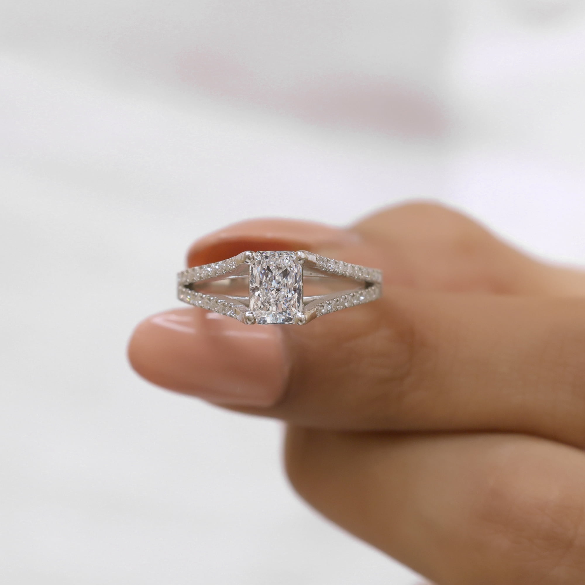 VINSON 1 Carat Radiant Moissanite Ring - Radiant Diamond Split Shank ...